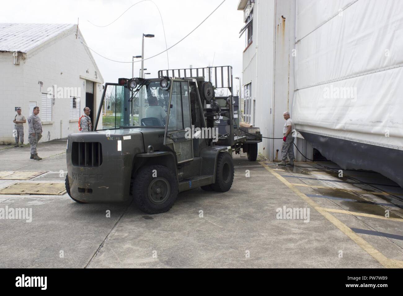 Puerto Rico Air National Guard Citizen-Airmen unload and move supplies ...