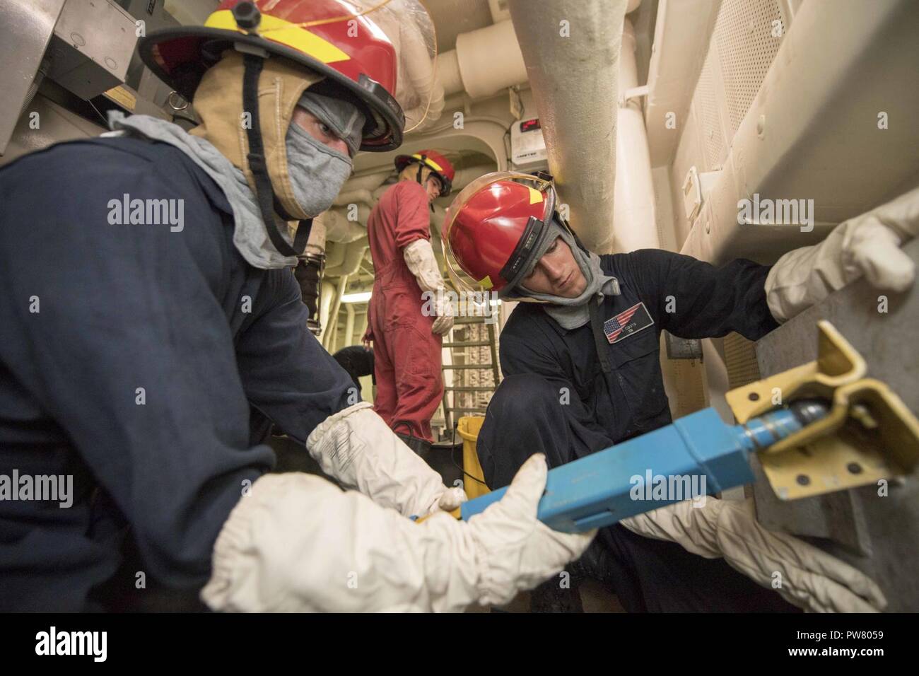 Shoring in the hull hi-res stock photography and images - Alamy