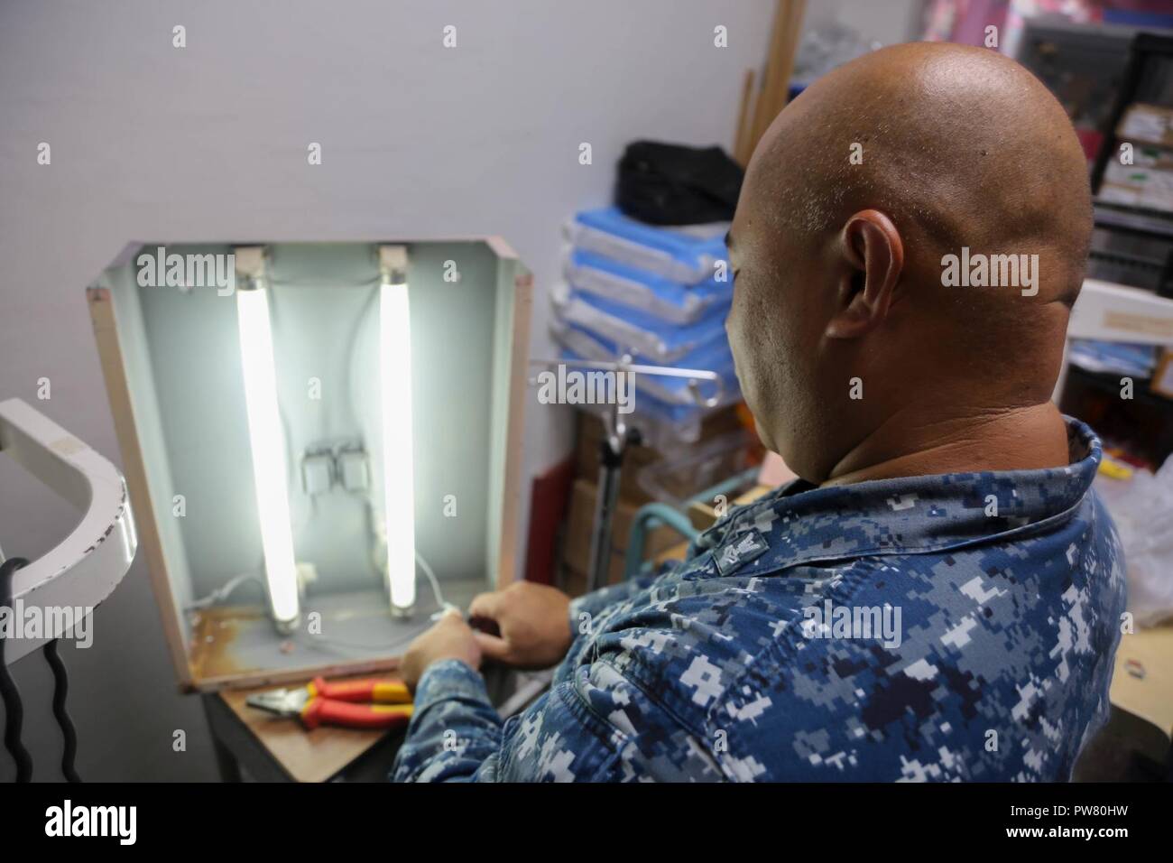 PUERTO BARRIOS, Guatemala (Sept. 29, 2017) U.S. Navy Hospital Corpsman ...