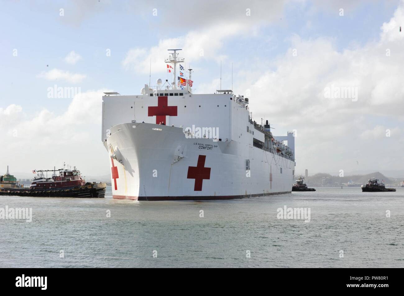 The Military Sealift Command hospital ship USNS Comfort (T-AH 20 ...
