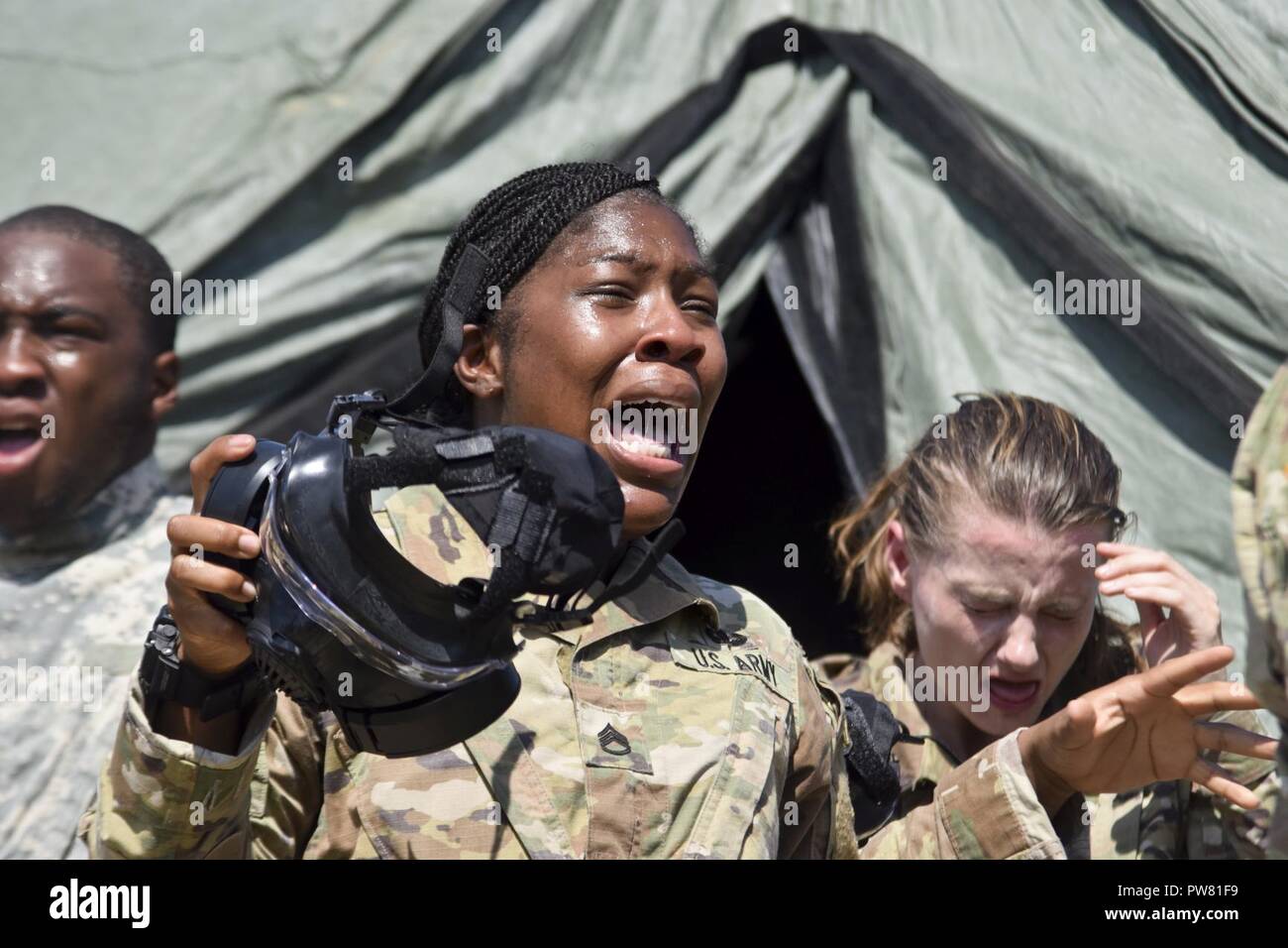 Soldiers with 7th Special Forces Group (Airborne) exit a gas chamber ...