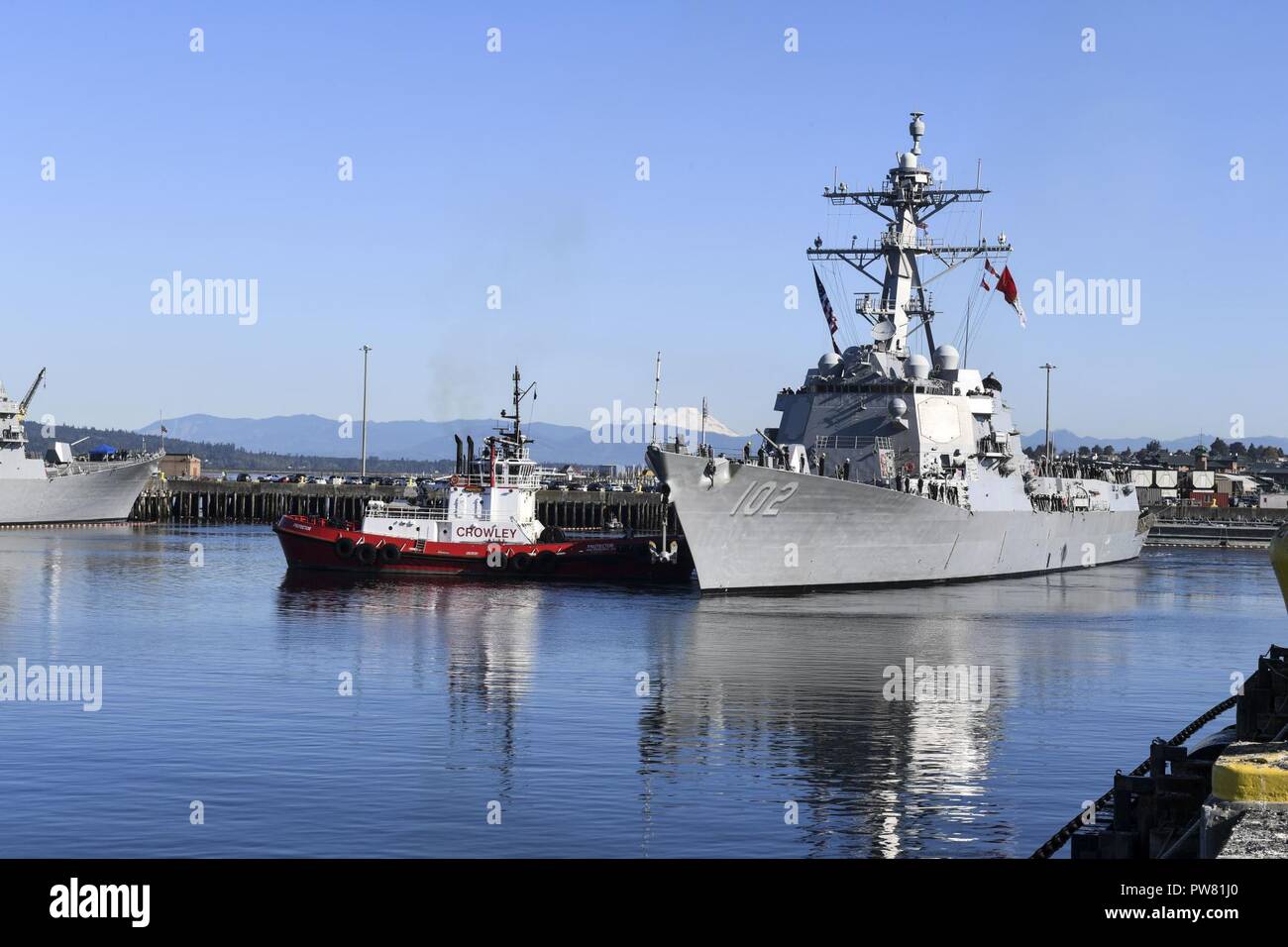 EVERETT, Wash. – The Arleigh Burke class guided-missile destroyer USS Sampson (DDG 102) prepares ...