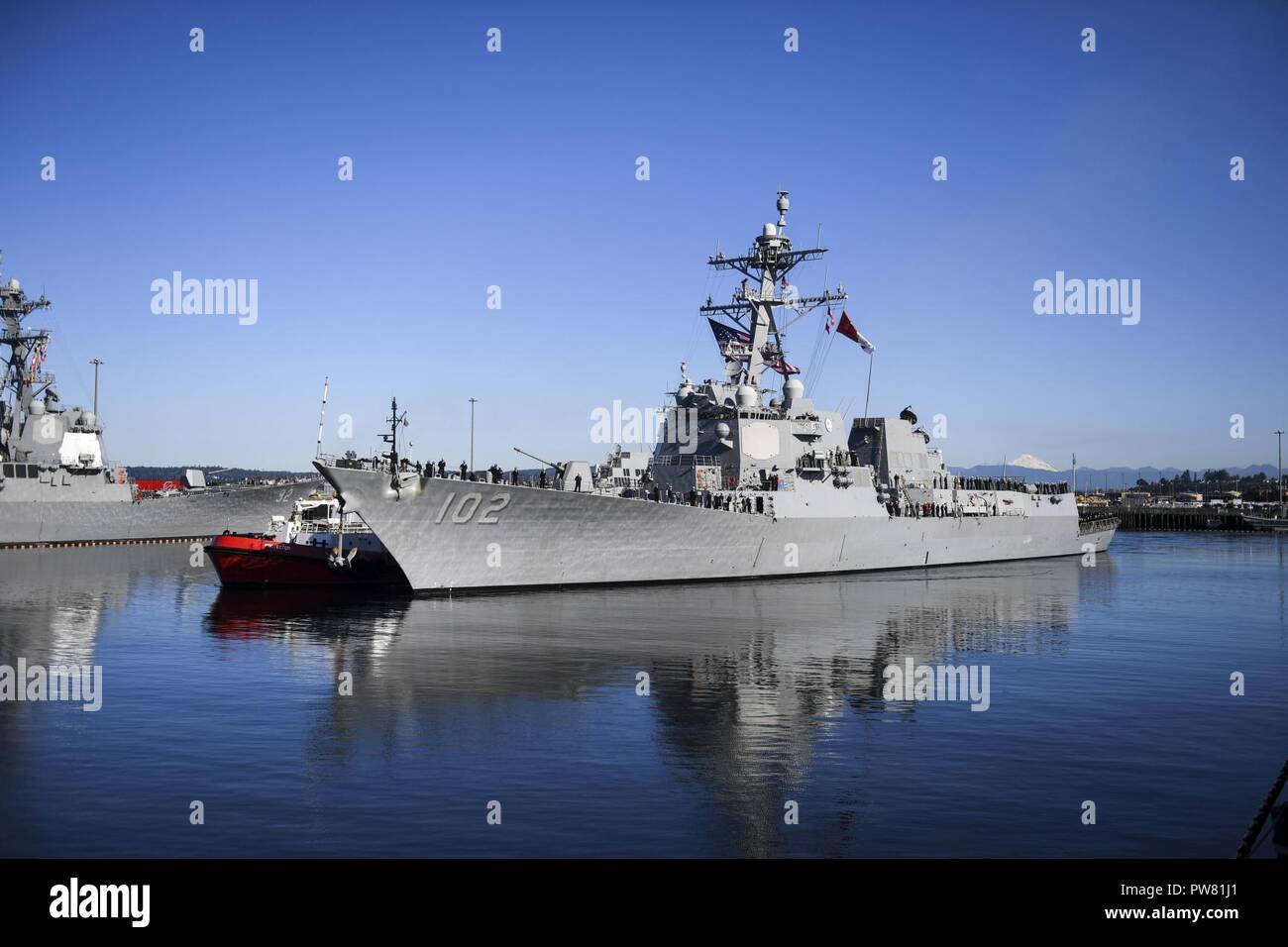 EVERETT, Wash. – The Arleigh Burke class guided-missile destroyer USS Sampson (DDG 102) prepares ...