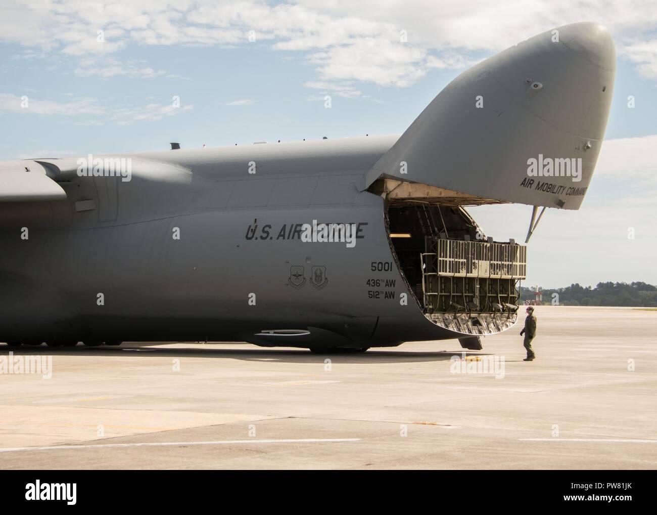 C 5m super galaxy cargo plane hi-res stock photography and images - Alamy