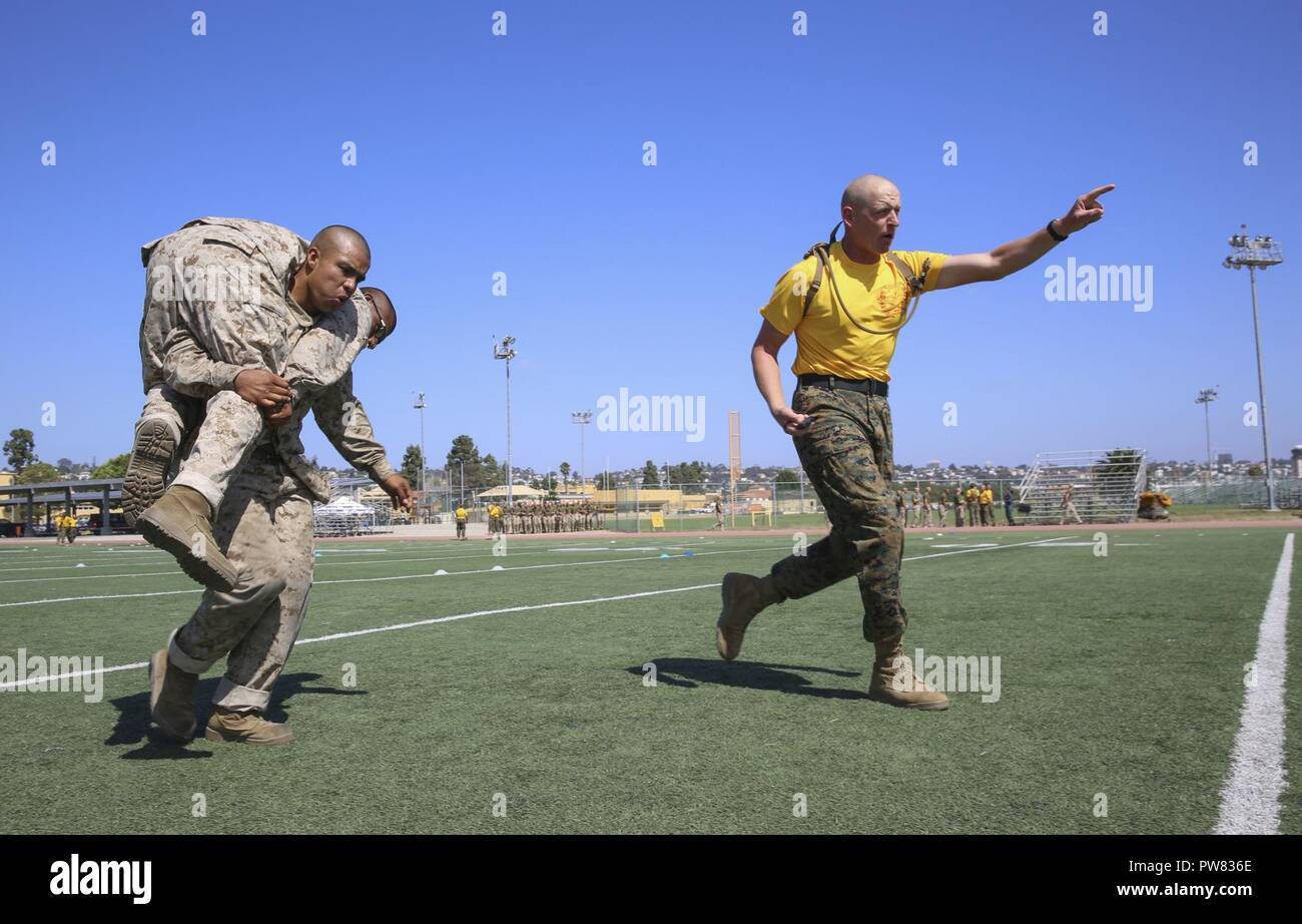 Us army soldier carrying wounded hi-res stock photography and images ...