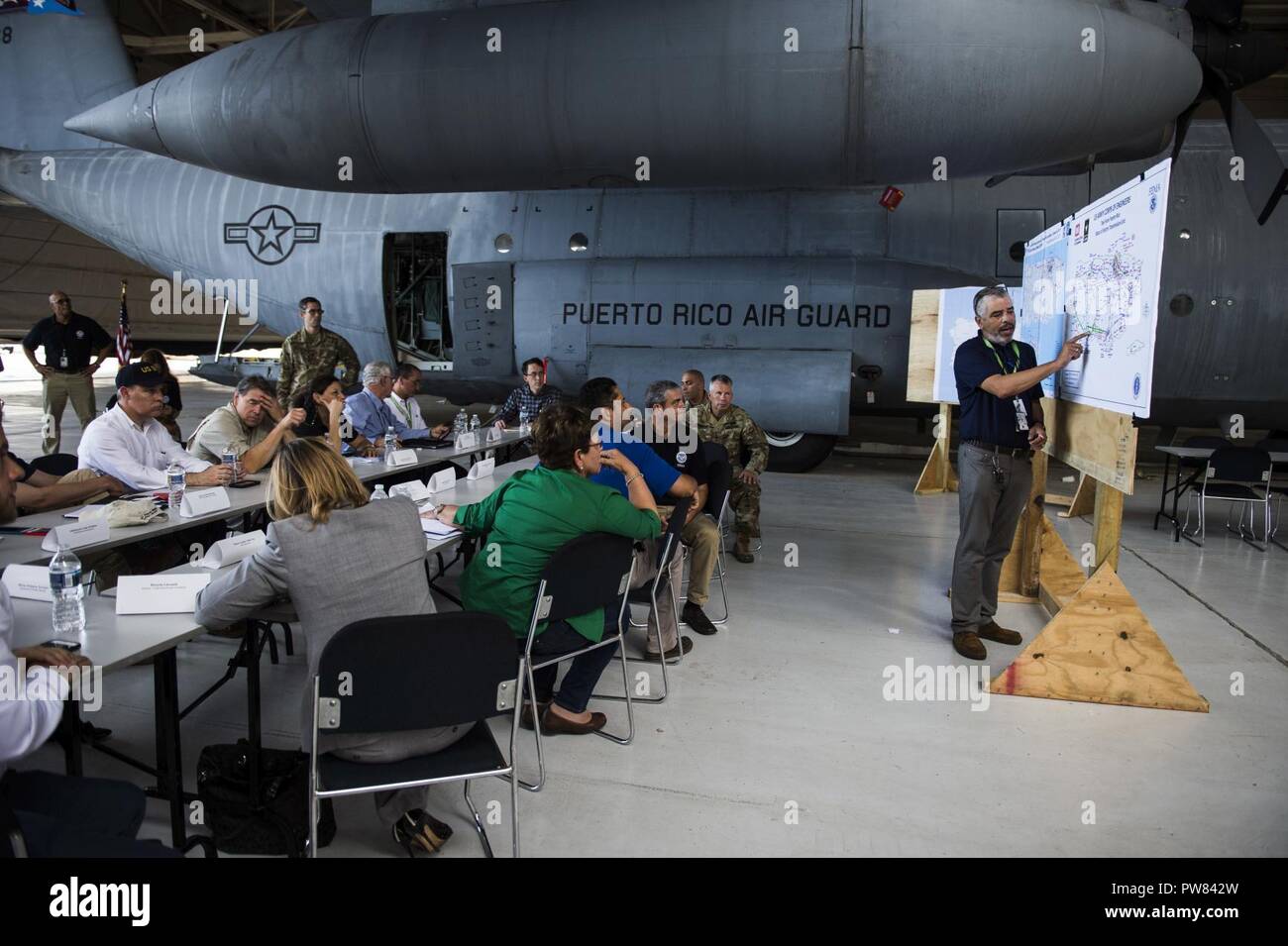 Mr. Ricardo Rodríguez, right, briefs government officials on the ...
