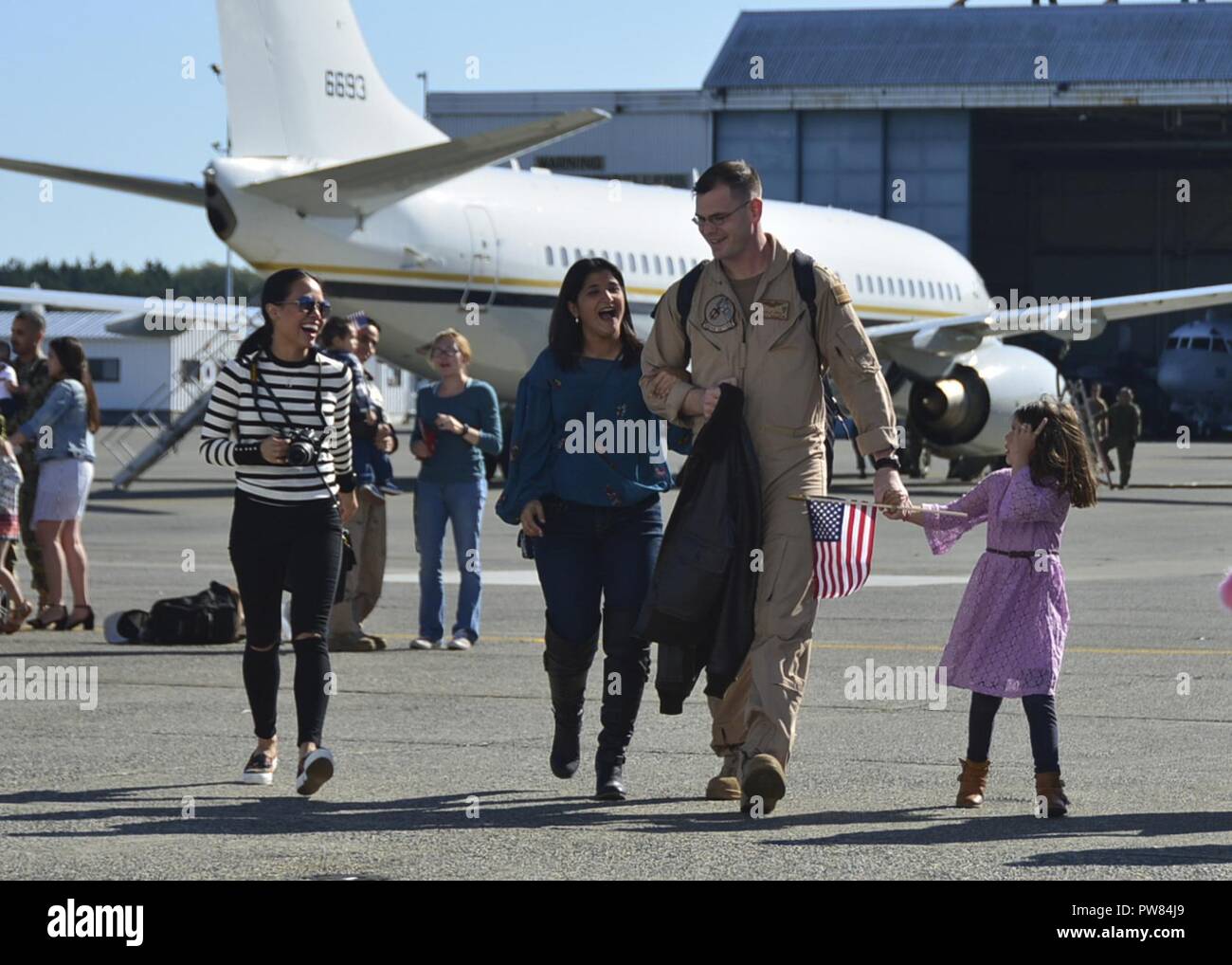 OAK HARBOR, Wash. (Oct. 3, 2017) Sailors assigned to Patrol Squadron ...