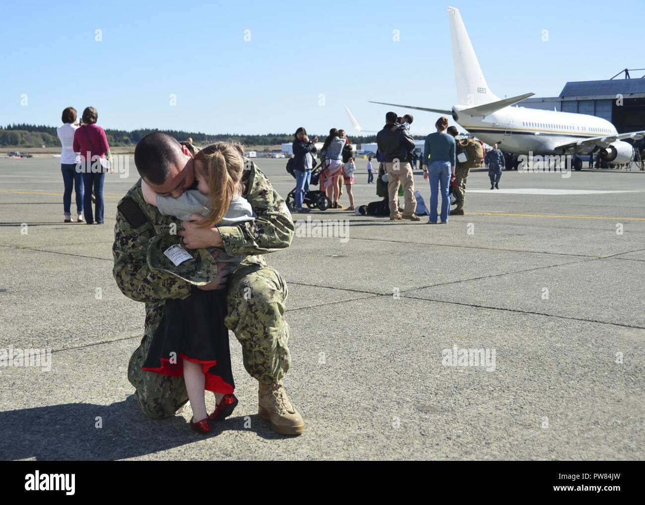 OAK HARBOR, Wash. (Oct. 3, 2017) Sailors assigned to Patrol Squadron ...