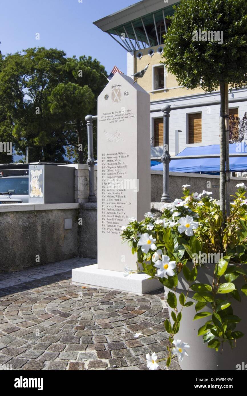 10th mountain division world war ii hi-res stock photography and images ...