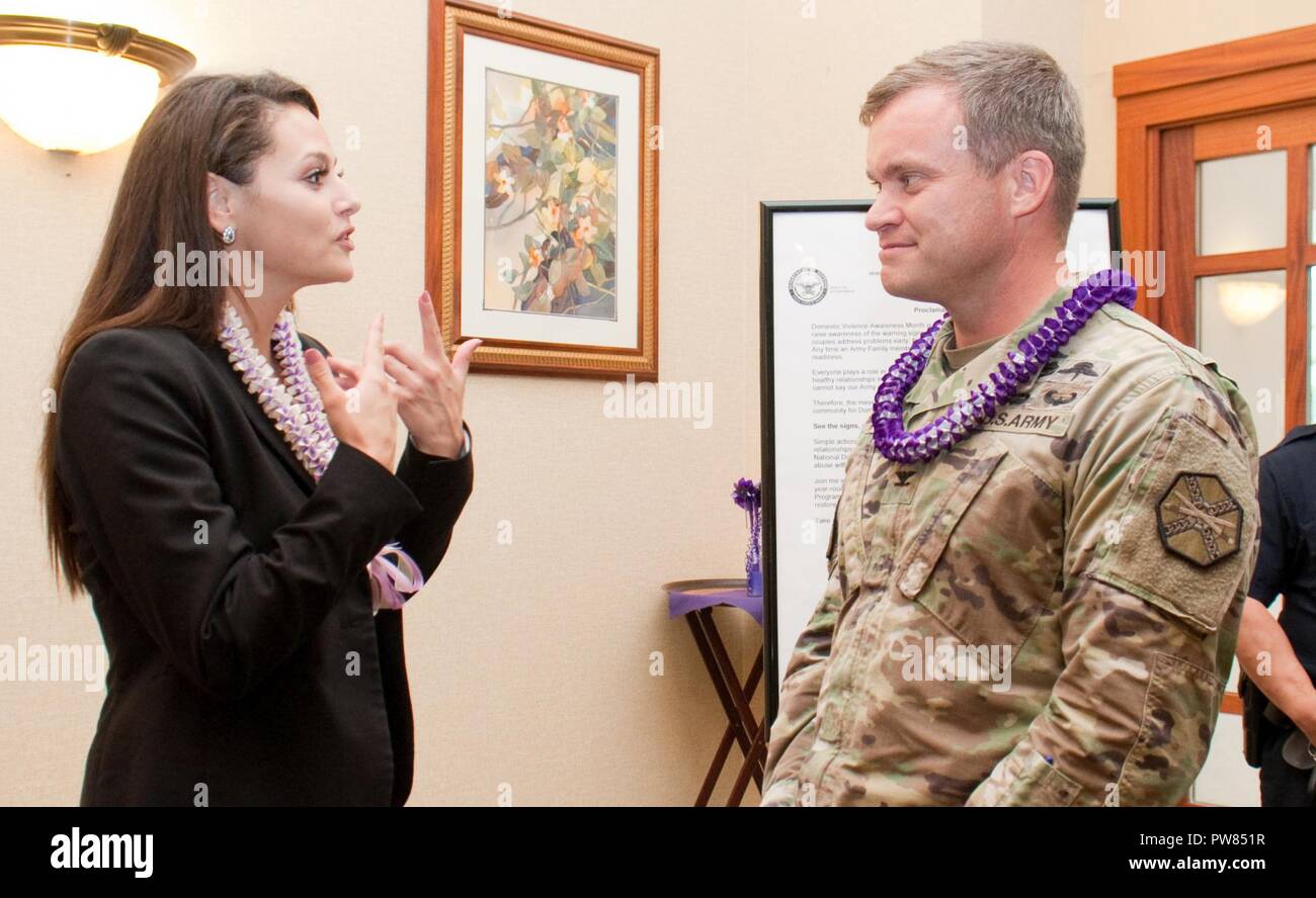 SCHOFIELD BARRACKS — Miss Diamond Head Hawaii USA Letty Fierro (left ...