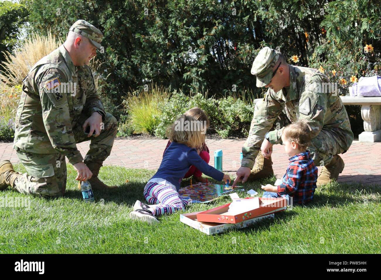 Military soldier children salute hi-res stock photography and images ...
