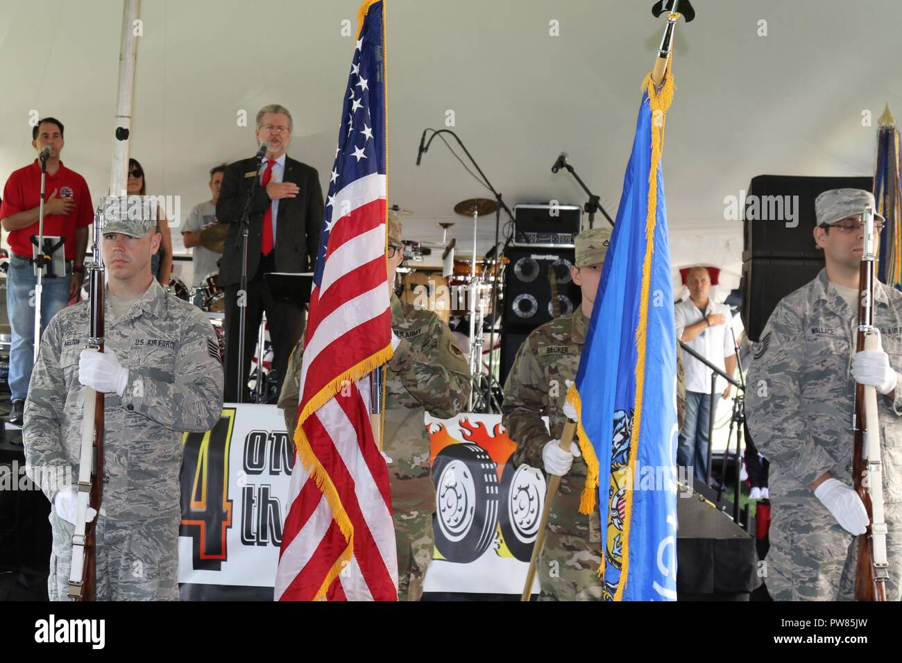 A joint color guard of Wisconsin National Guard Airmen and Soldiers ...