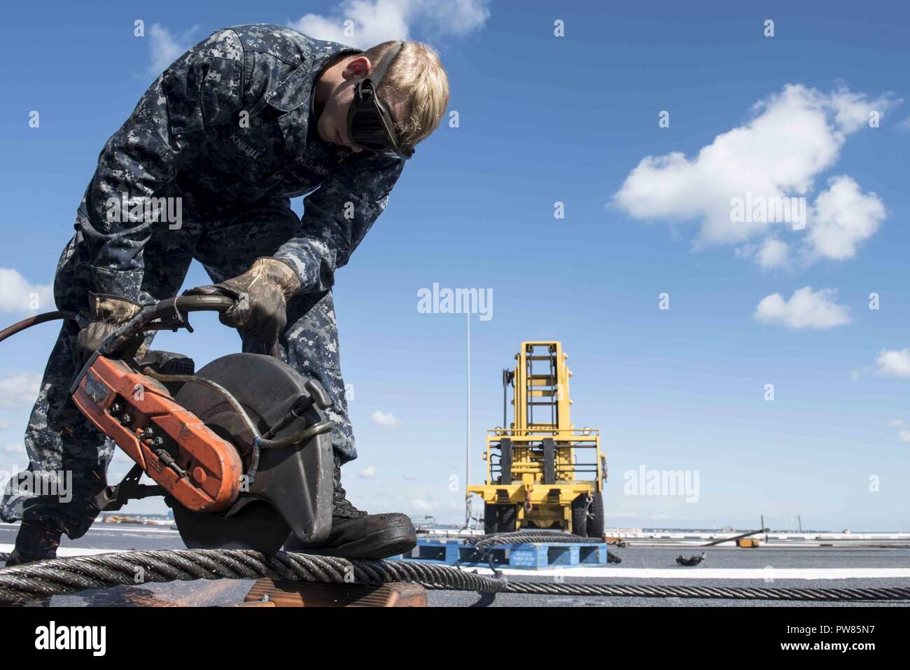 NORFOLK, Va (Oct. 2, 2017) Aviation Boatswain’s Mate (Equipment) Airman ...