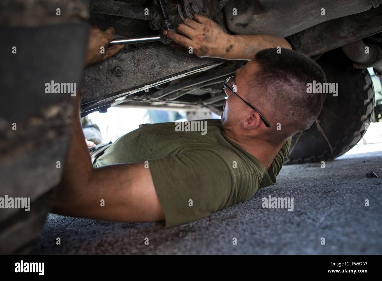 Hmmwv maintenance hi-res stock photography and images - Alamy