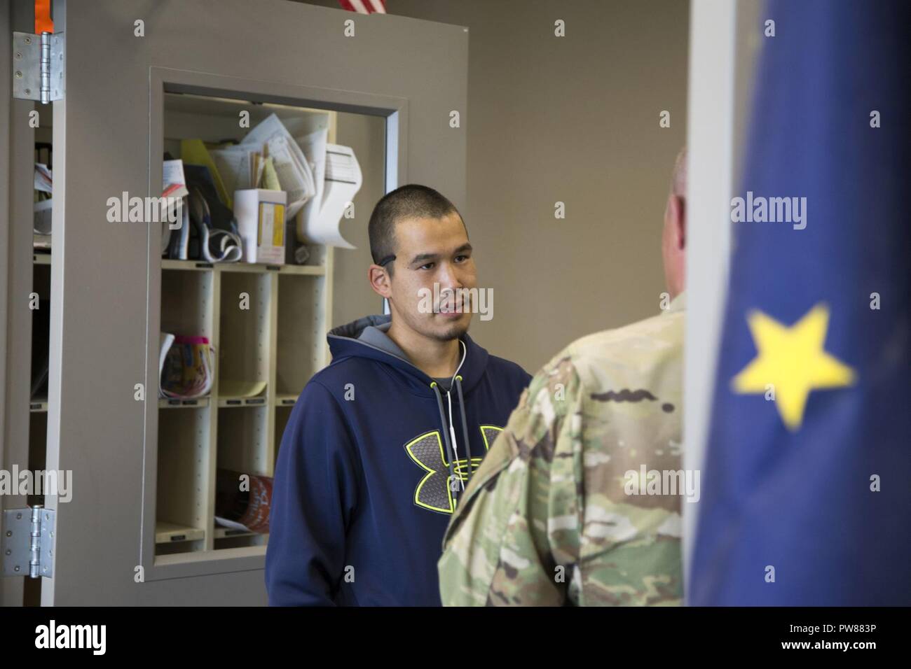 Us army national guard recruiter hi-res stock photography and images ...