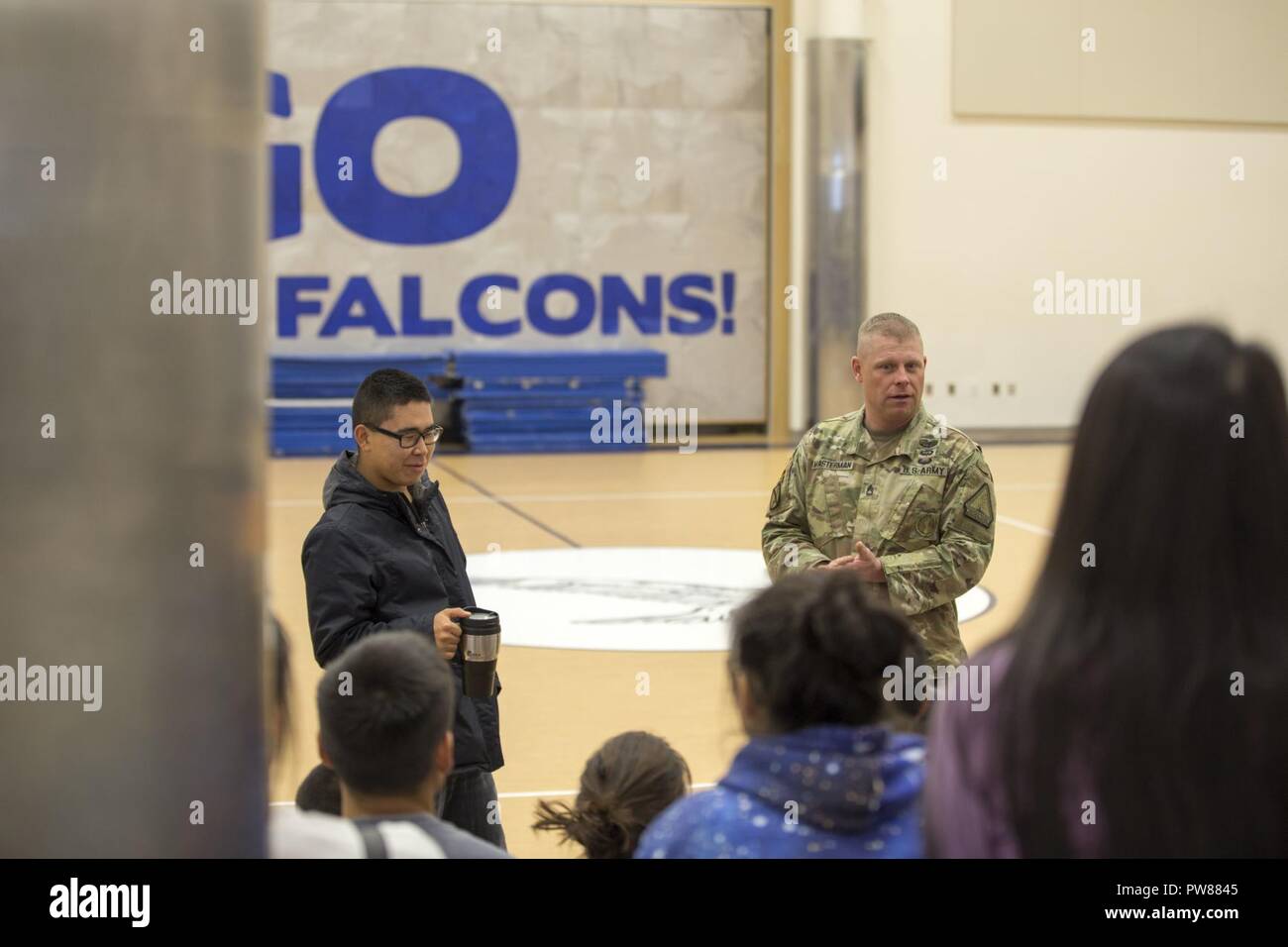 Us army national guard recruiter hi-res stock photography and images ...