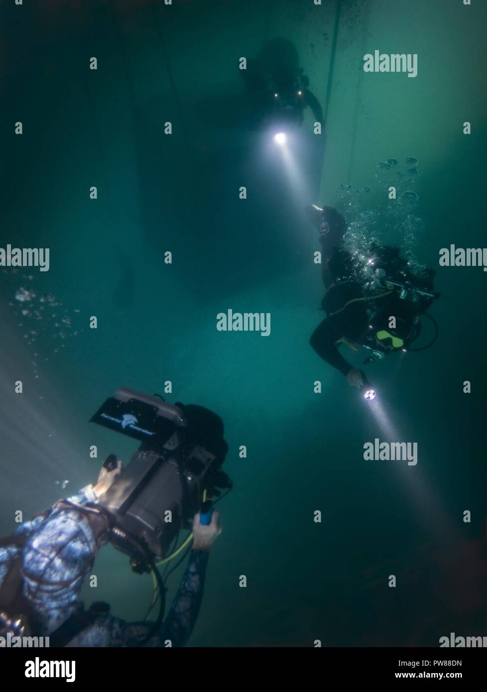 Navy Diver 2nd Class (ND2) Wade Davey (right) and ND2 Jonathan Wiltsch ...