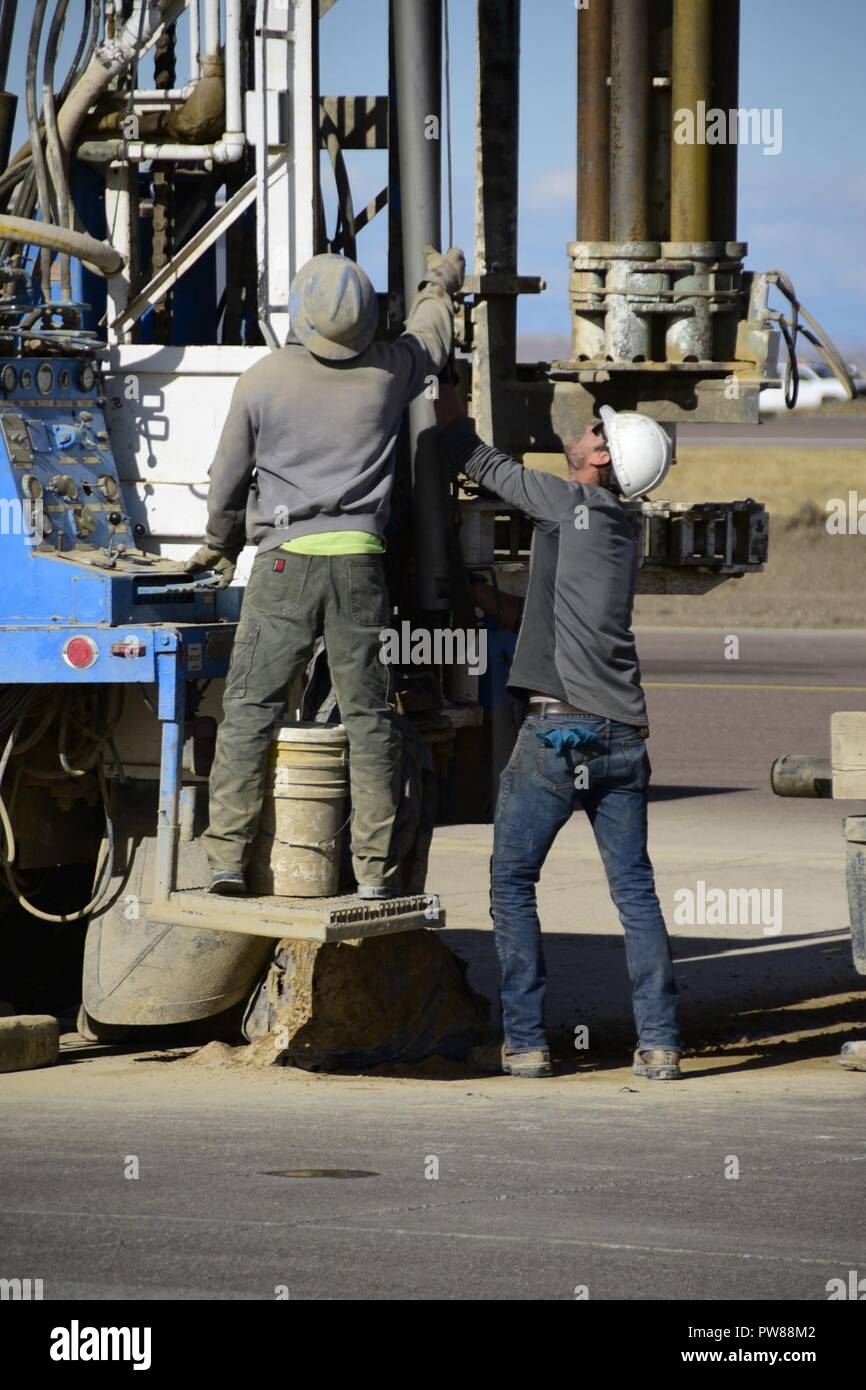 Military well drillers hi-res stock photography and images - Alamy