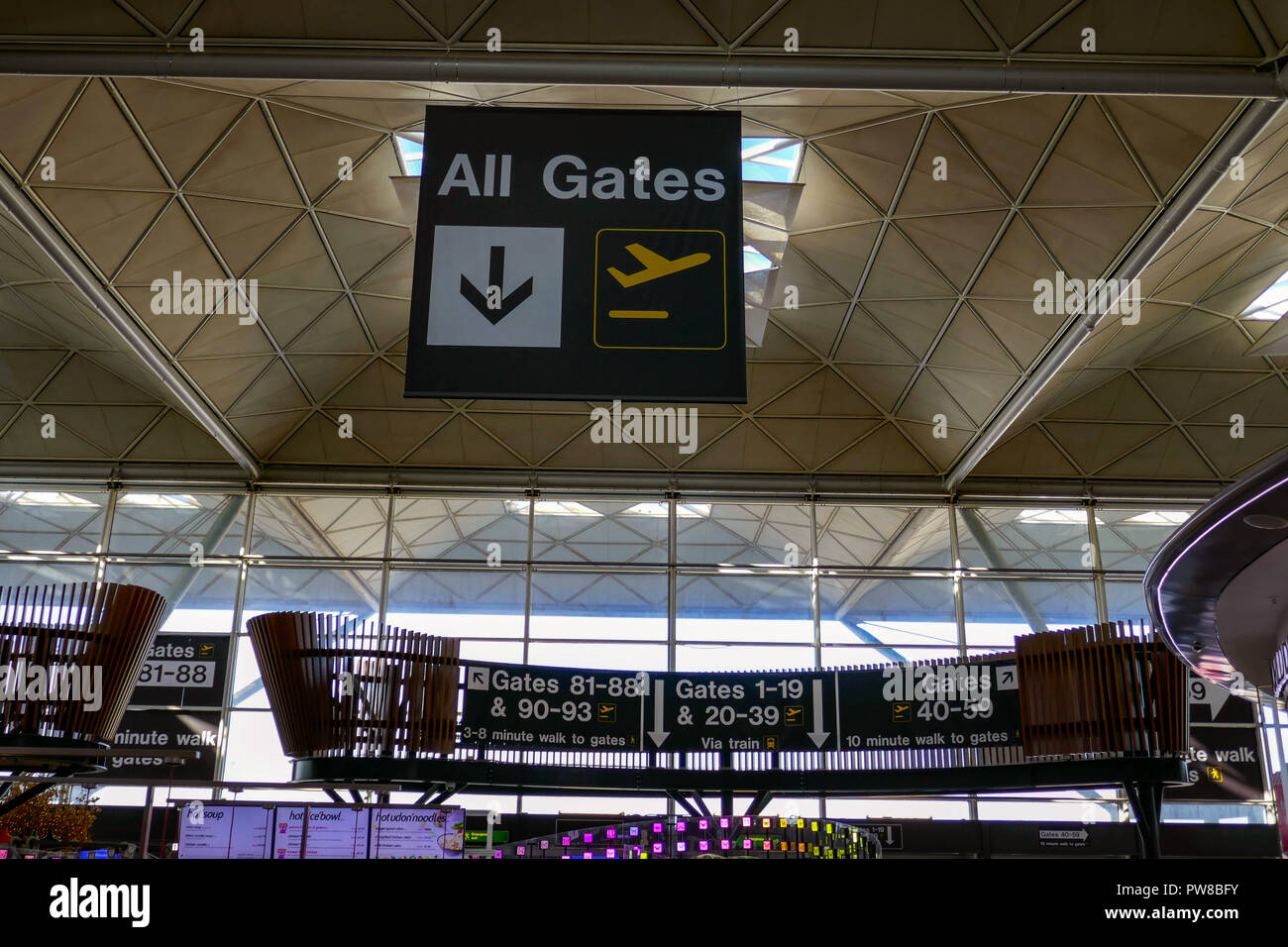 Airport sign london hi-res stock photography and images - Alamy