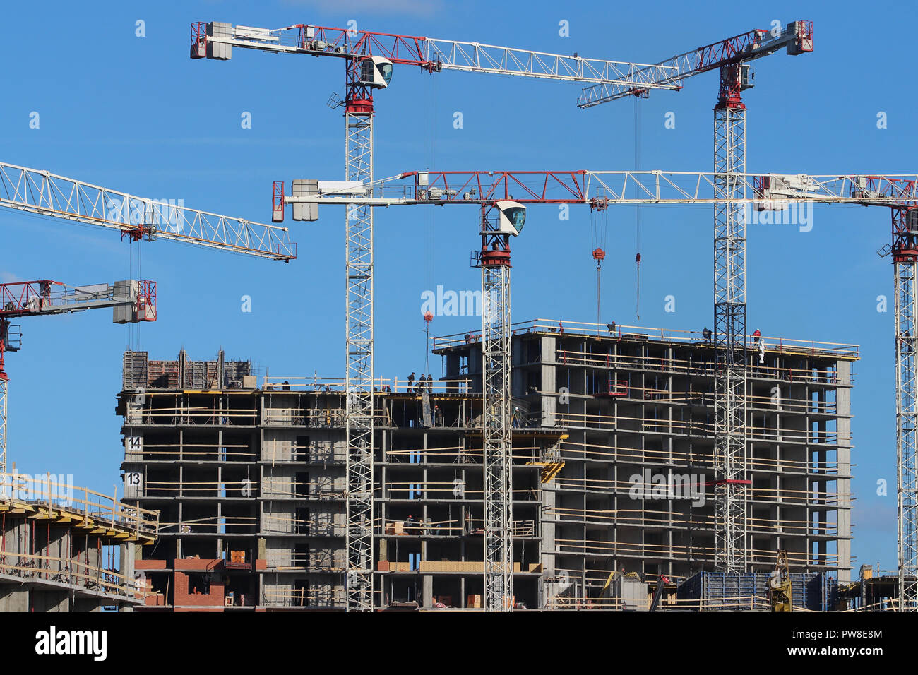 tower cranes on the construction of the building Stock Photo - Alamy