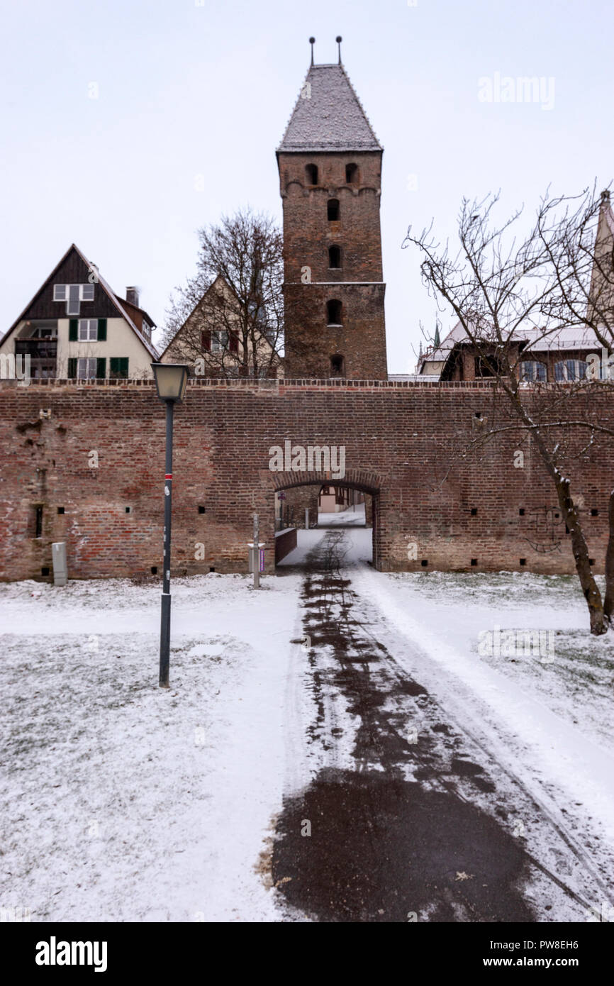Ulm city wall in winter with snow and Fleischer Turm Ulm, Baden ...