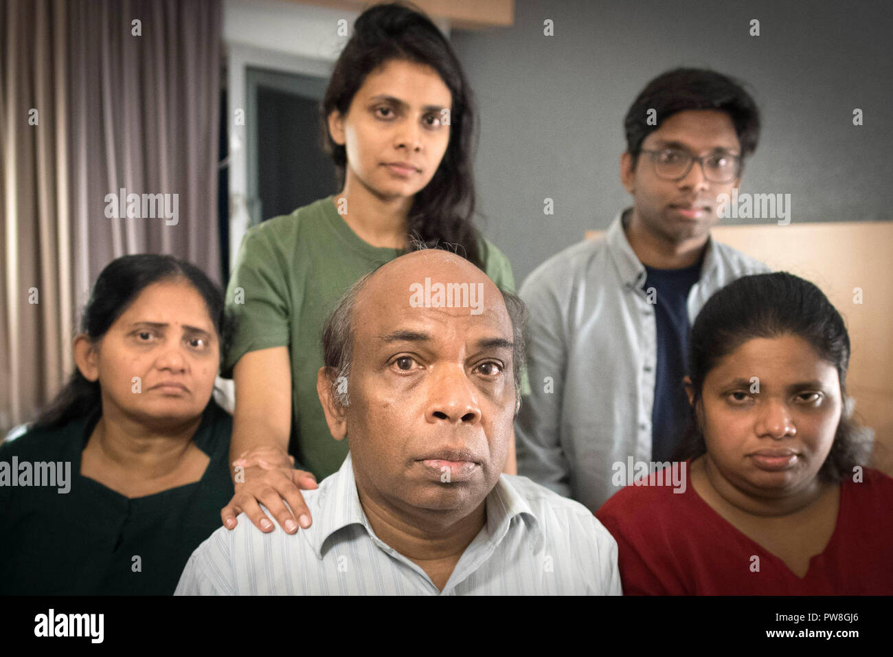 60 centre with his wife shanthy left hi-res stock photography and ...