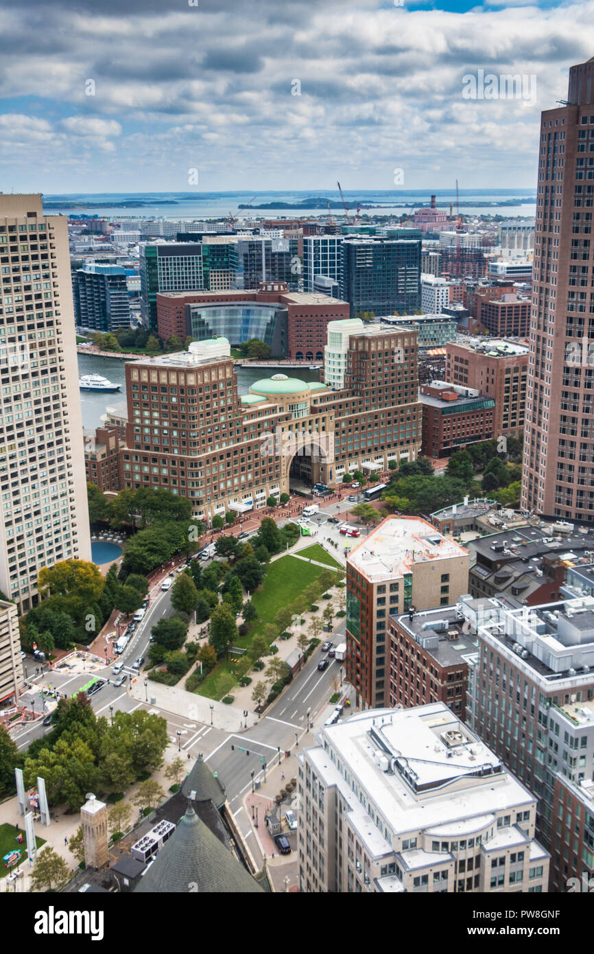 Rowes wharf arch hi-res stock photography and images - Alamy