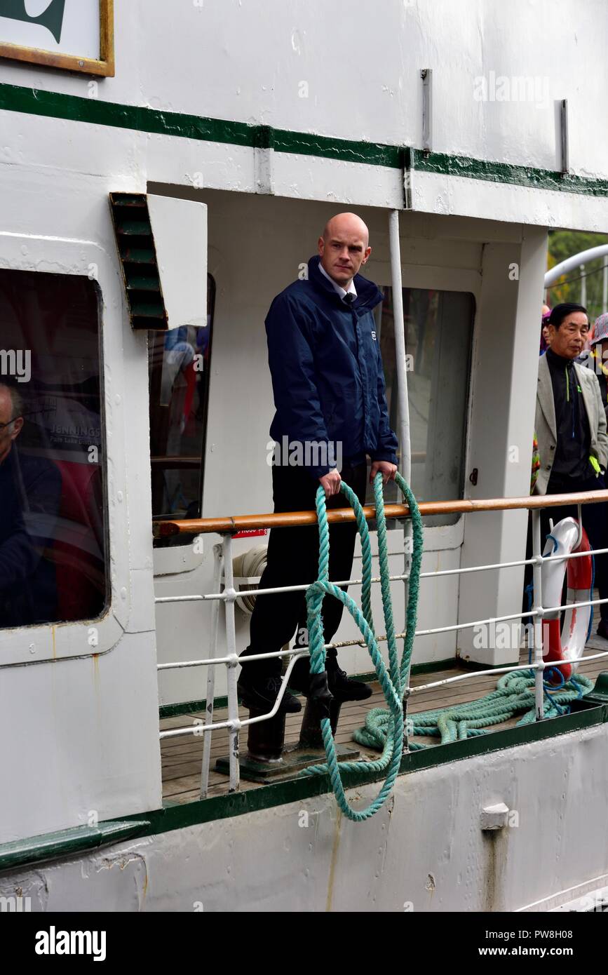 Deckhand with rope hi-res stock photography and images - Alamy