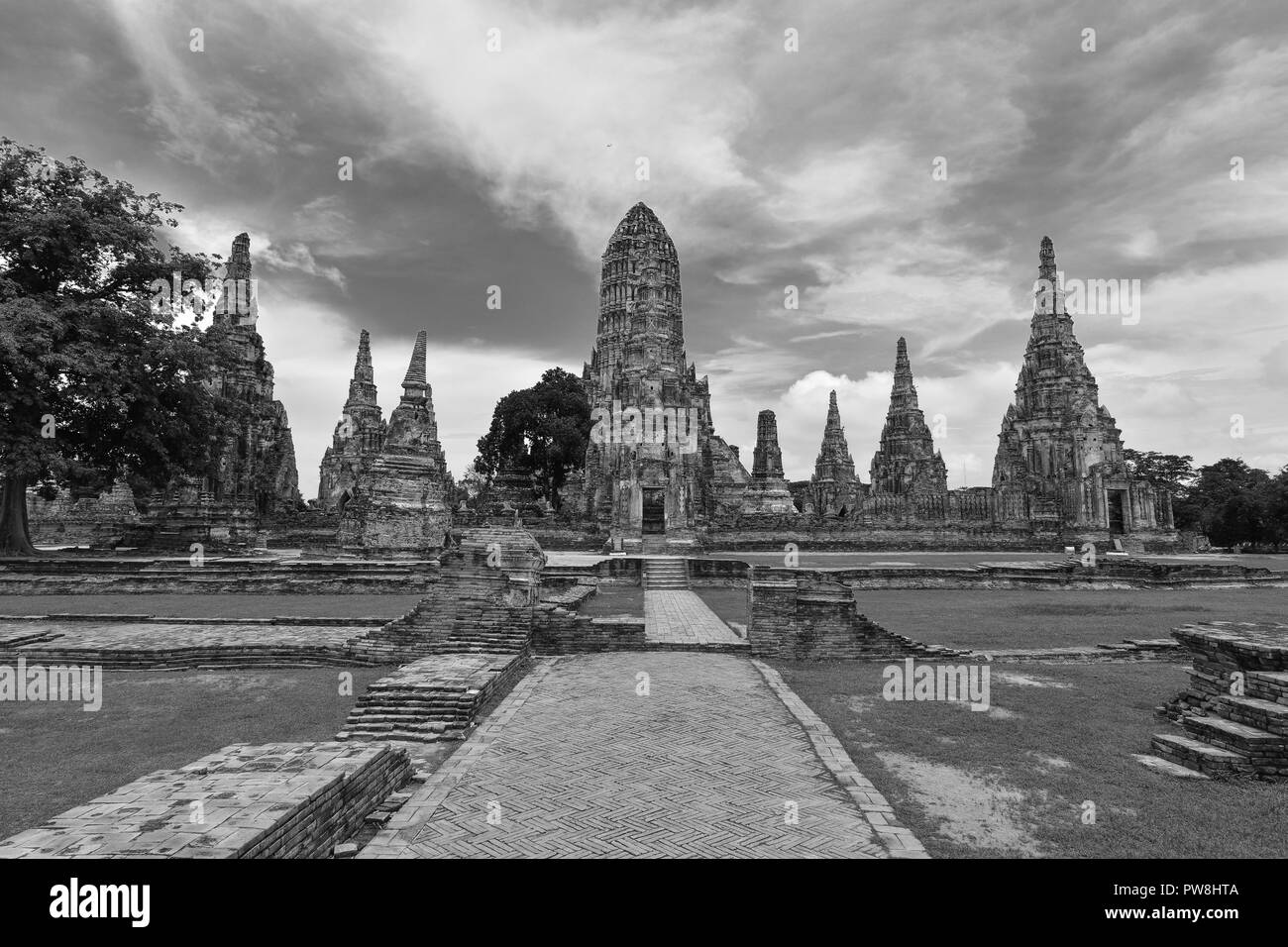 Ayutthaya destruction hi-res stock photography and images - Alamy