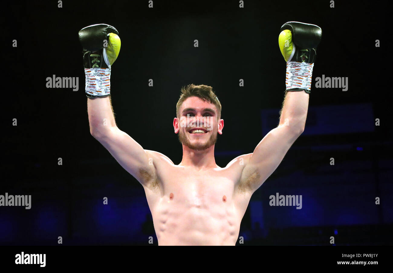 Thomas Ward celebrates beating Tom Tran in the Super-Bantamweight ...