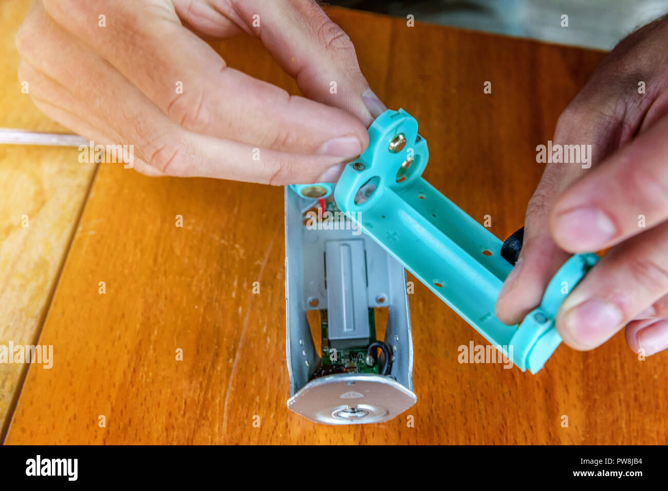 Fixing vapor cigarette hi-res stock photography and images - Alamy