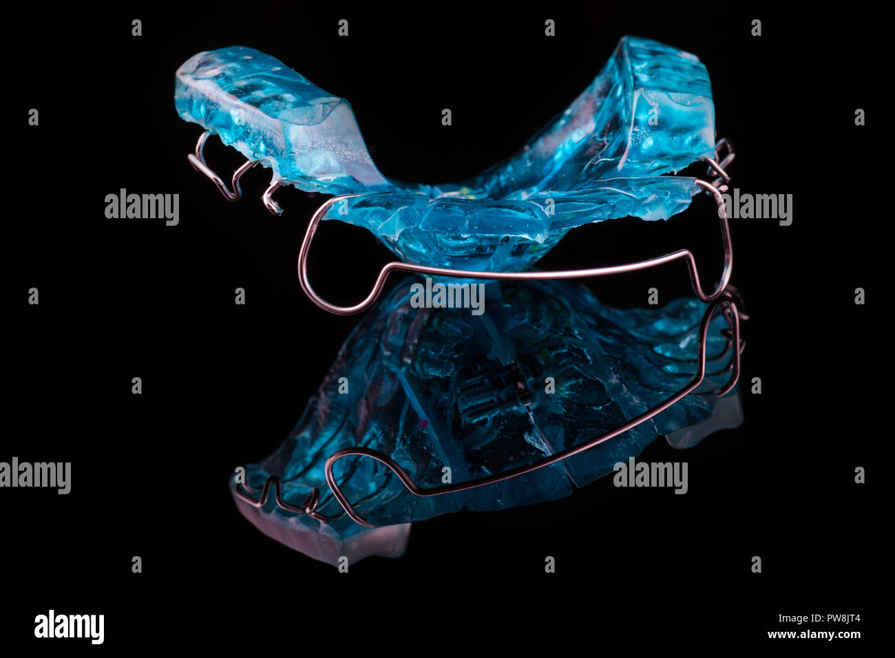 Dental bracket hi-res stock photography and images - Alamy