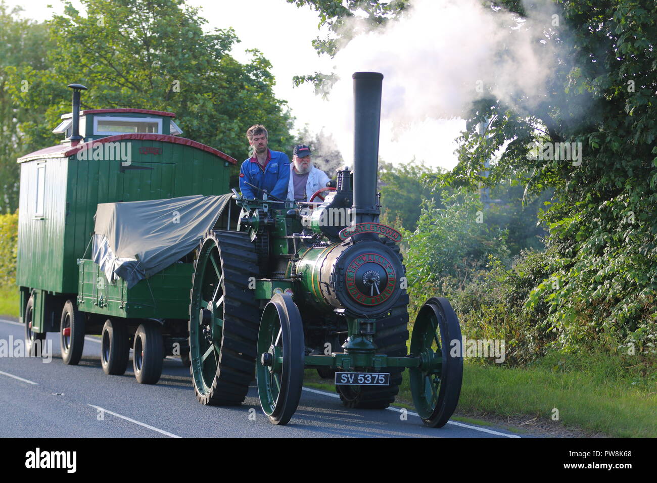 Steam engine and trailers hi-res stock photography and images - Alamy