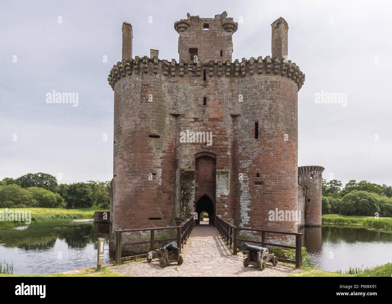 Sky moat hi-res stock photography and images - Alamy