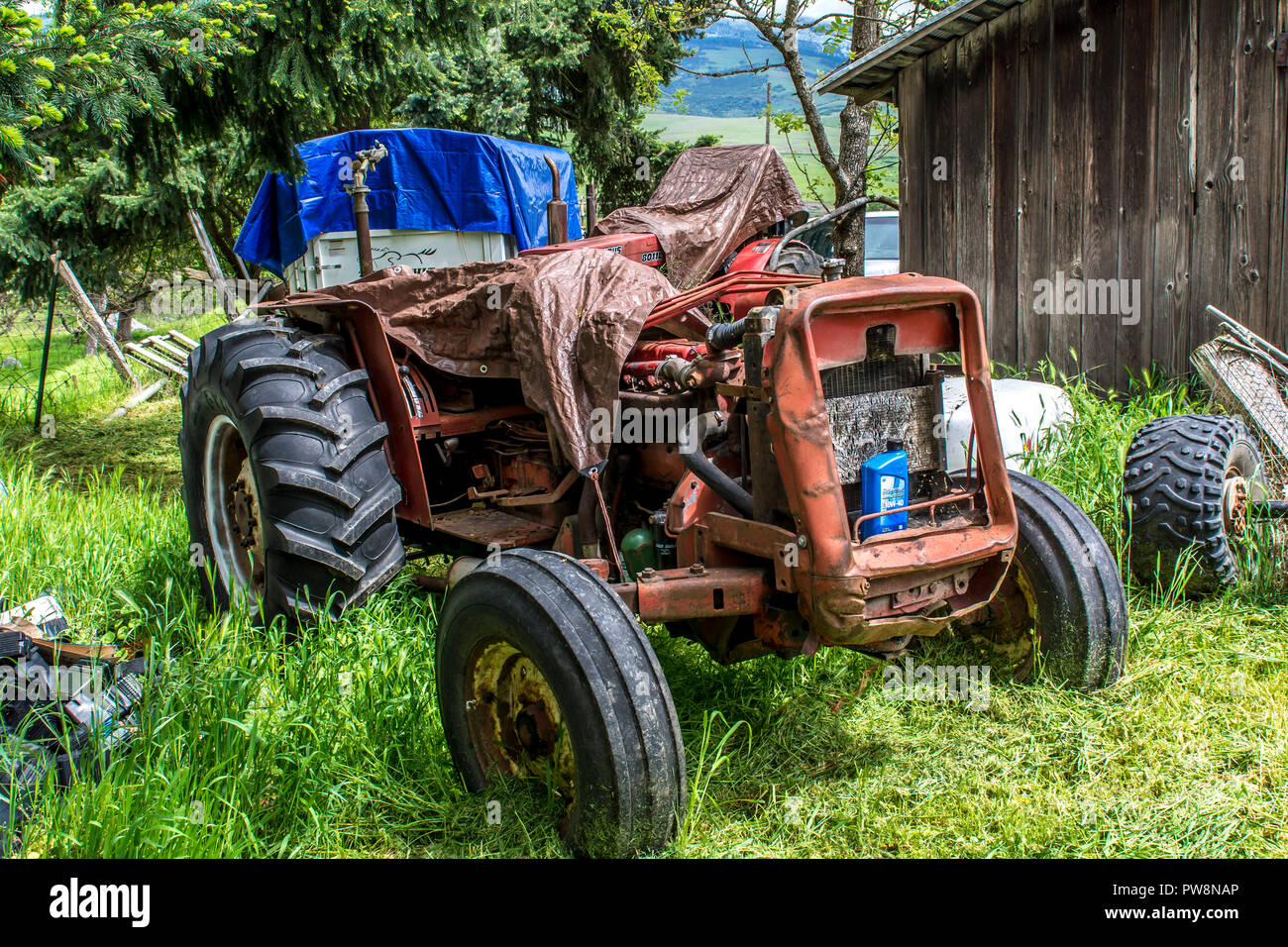 Old tractor put out to pasture on Oregon farm Stock Photo - Alamy