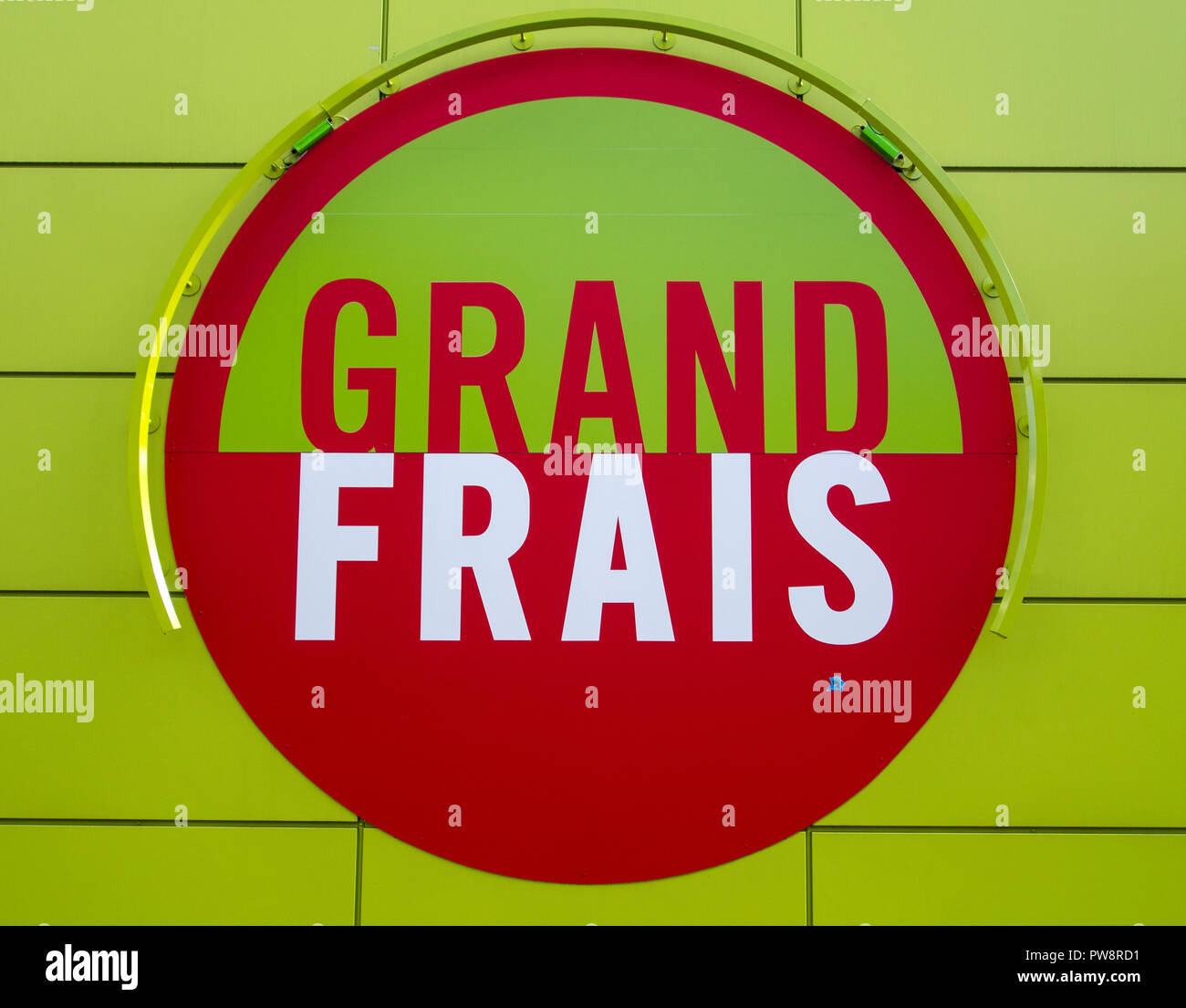 Grand Frais logo. Grand Frais is a French supermarket chain specialized ...