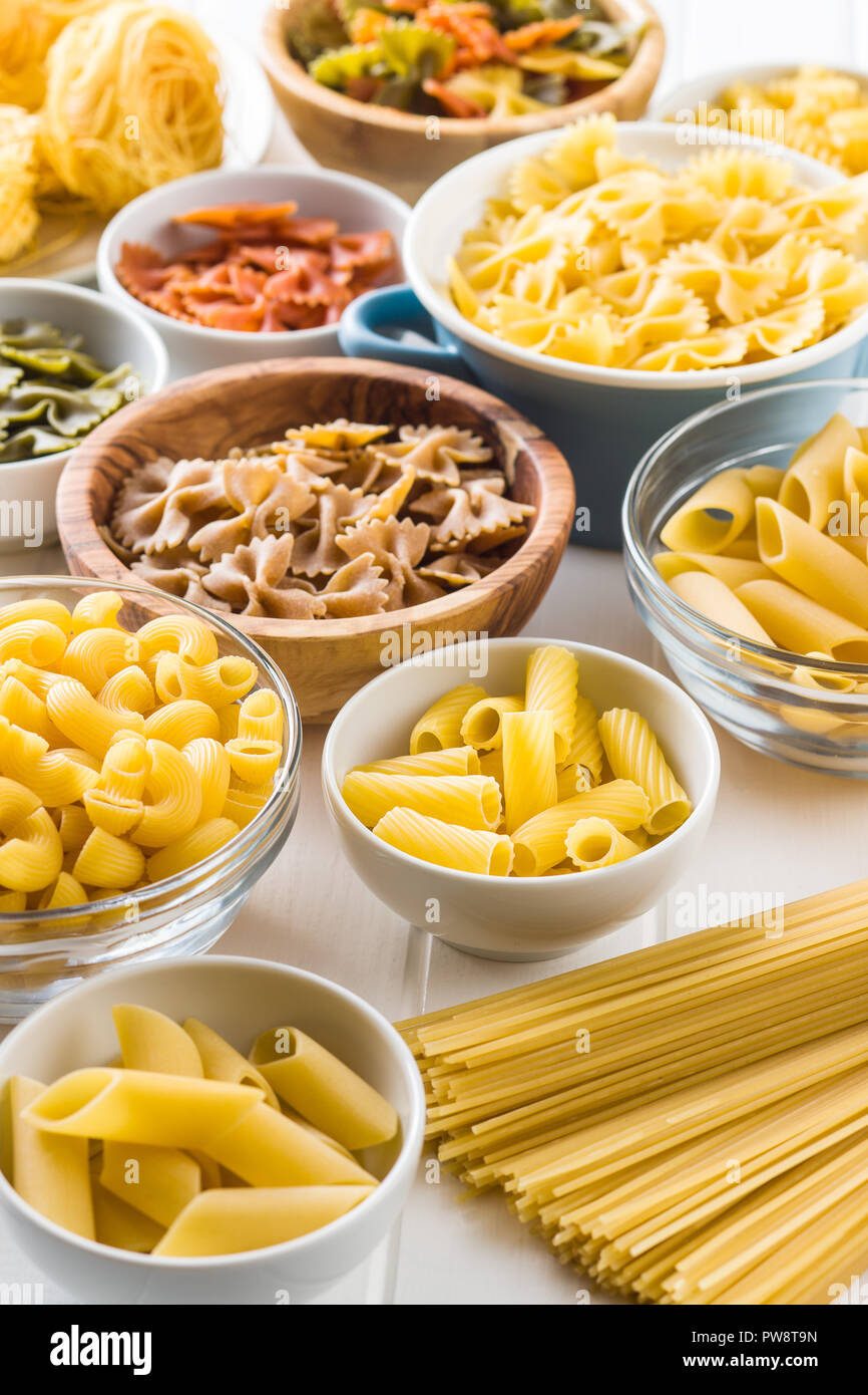 Bowl uncooked elbow pasta hi-res stock photography and images - Alamy