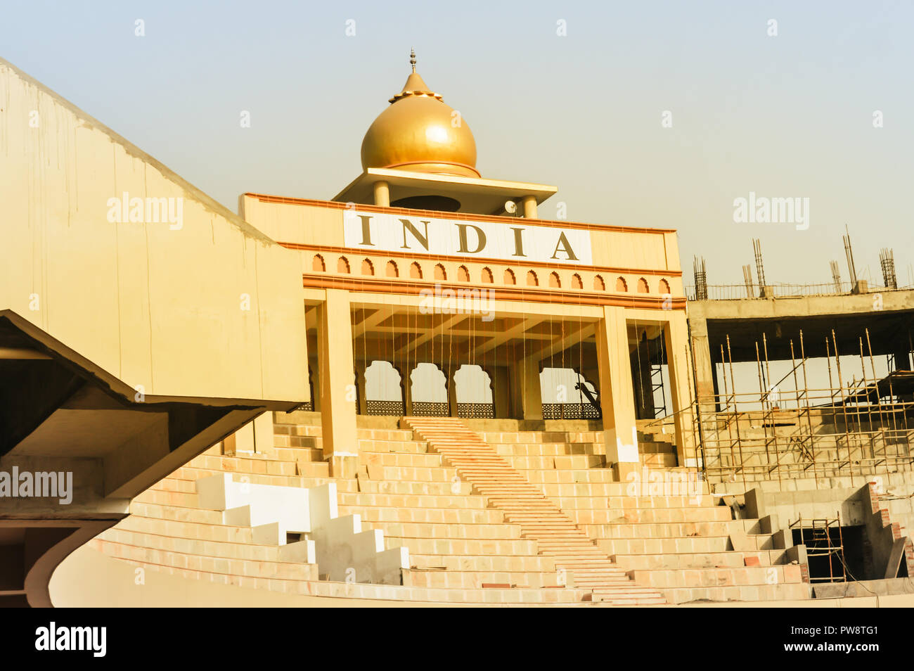 India pakistan border gate hi-res stock photography and images - Alamy