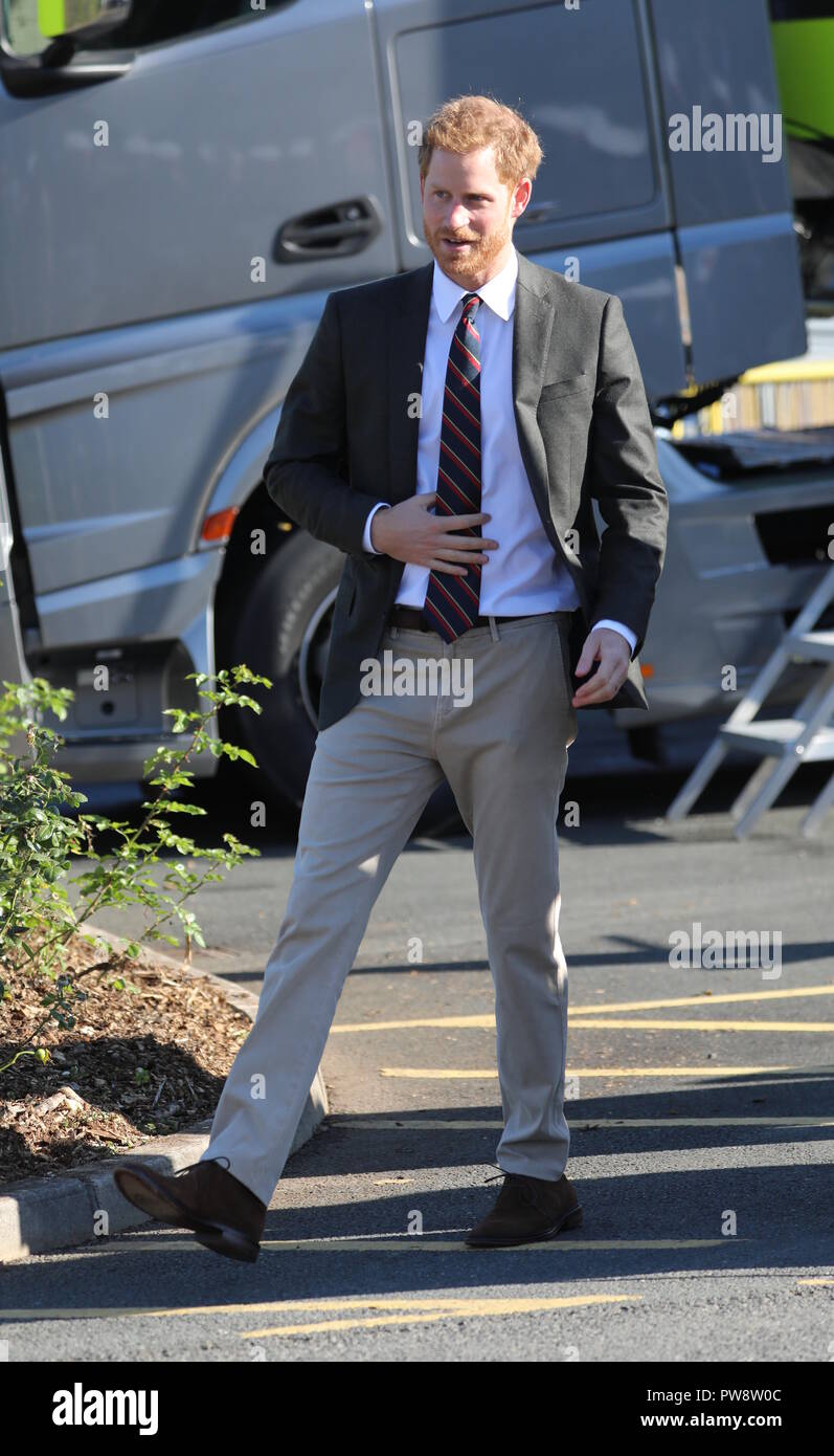 Prince Harry arrives by helicopter at Commando Training Centre Royal ...