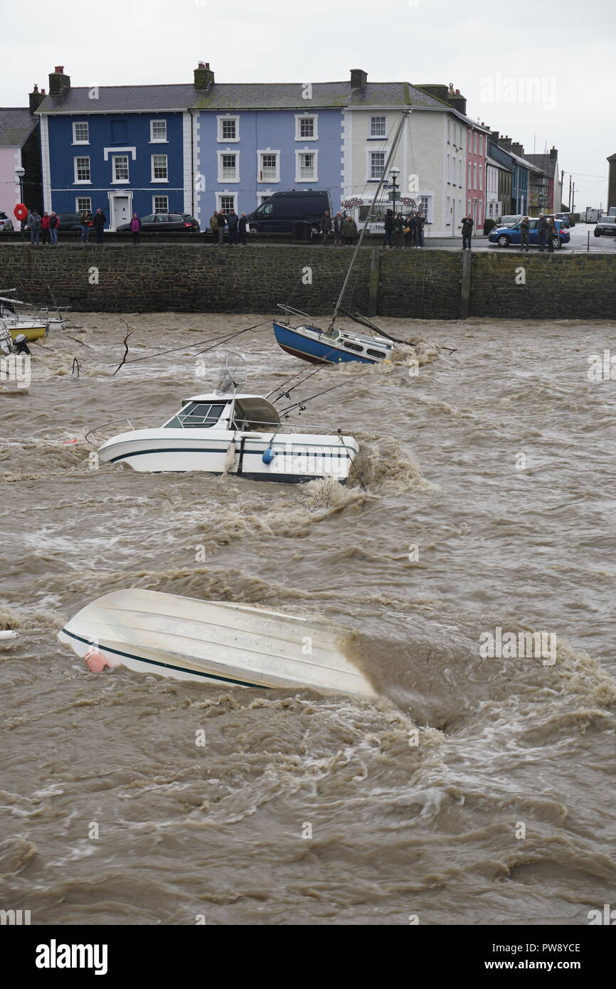 Sailing boat storm sinking hi-res stock photography and images - Alamy