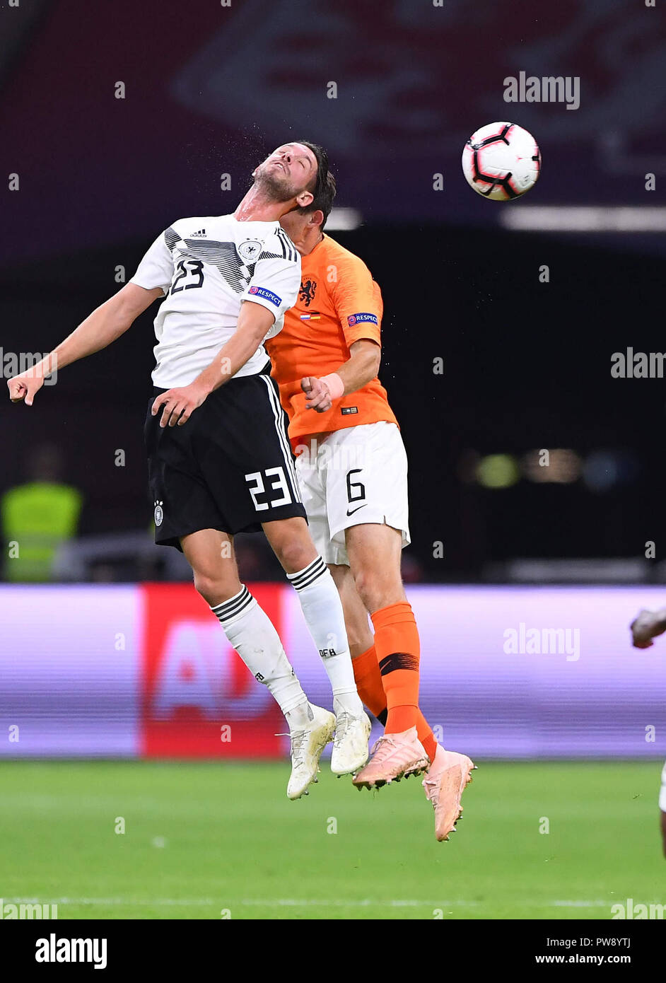 duels, duel Mark Uth (Germany) versus Martin de Roon (NL). GES/Football ...