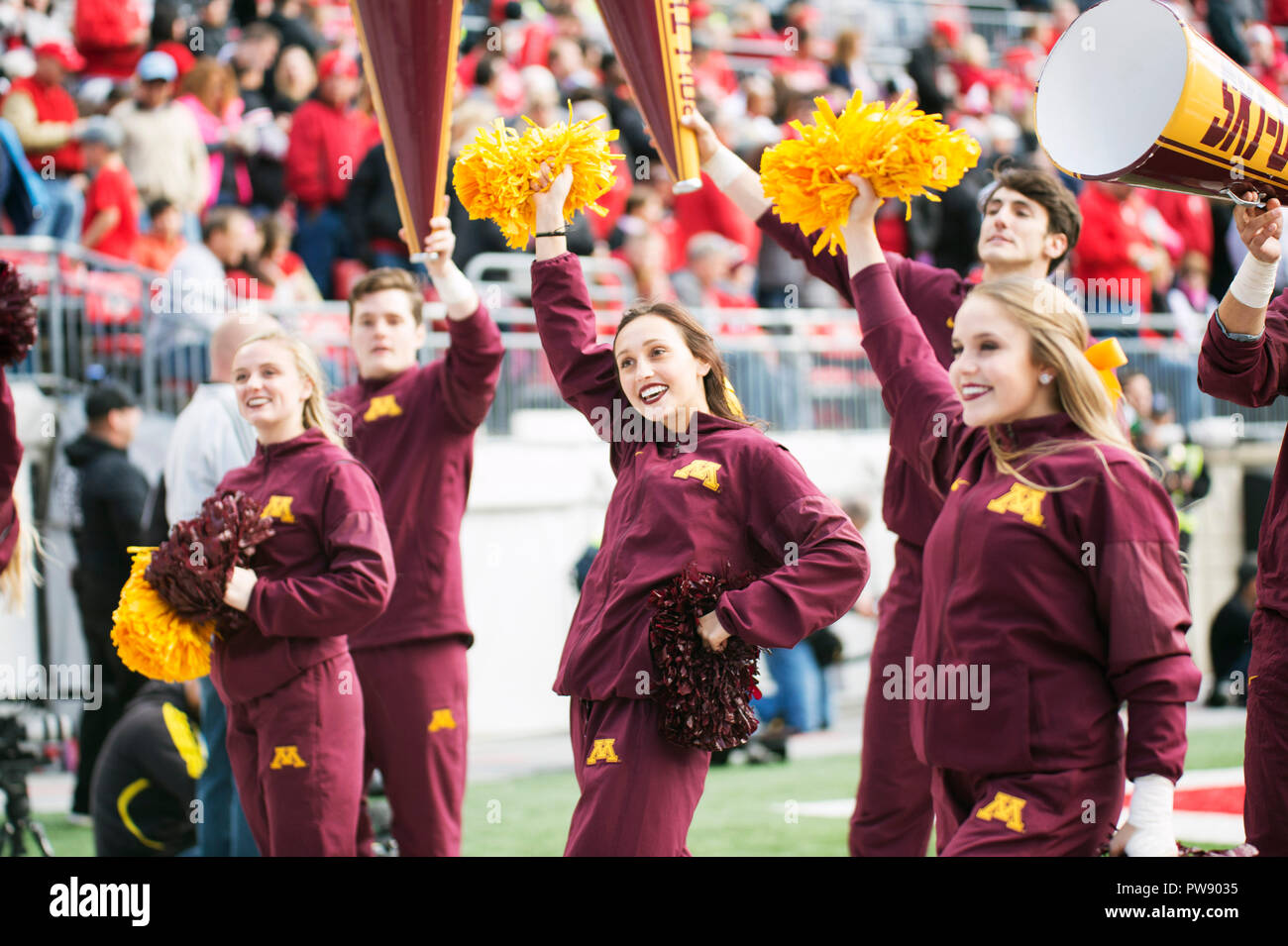 Minnesota gophers cheerleaders hi-res stock photography and images - Alamy