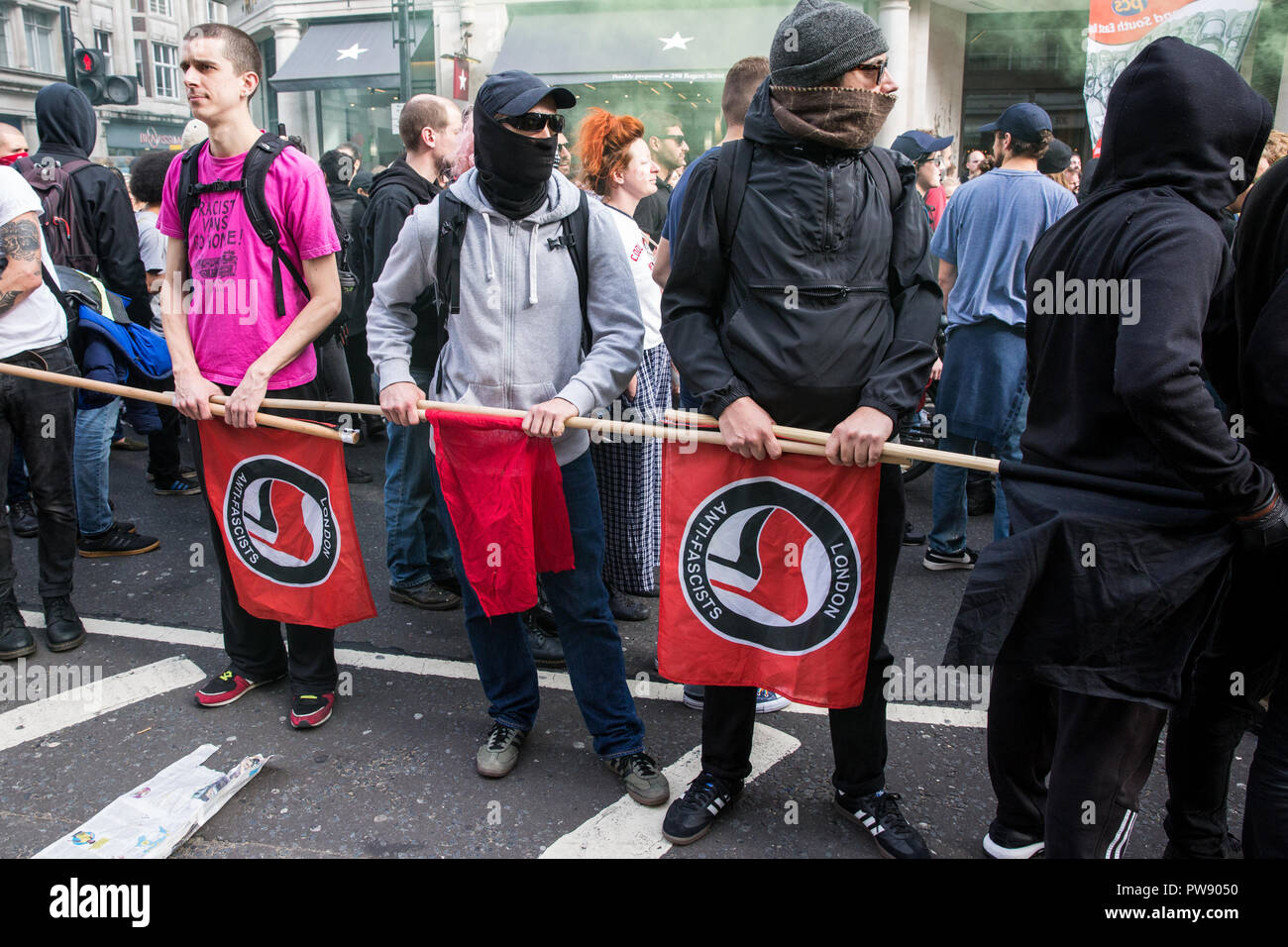 London antifascists hi-res stock photography and images - Alamy