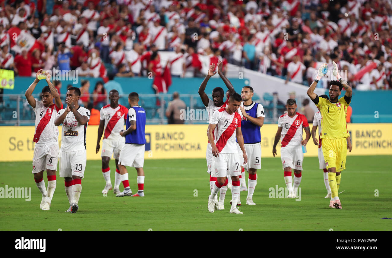 Peruvian soccer fans hi-res stock photography and images - Alamy