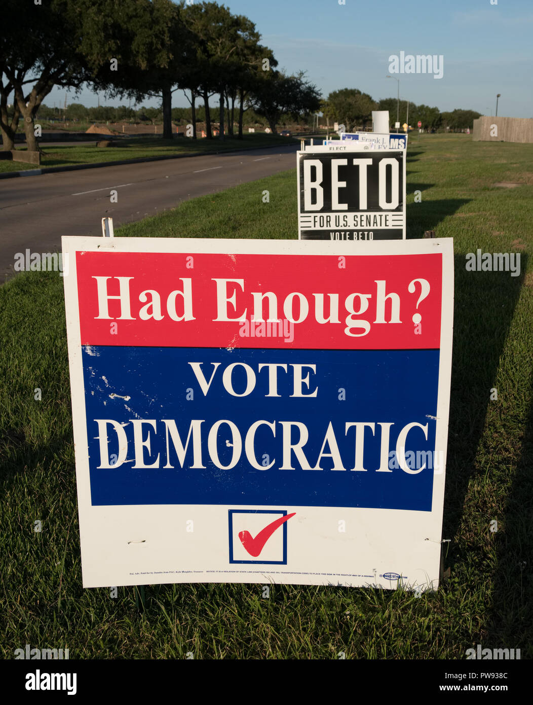 Vote signage hi-res stock photography and images - Alamy