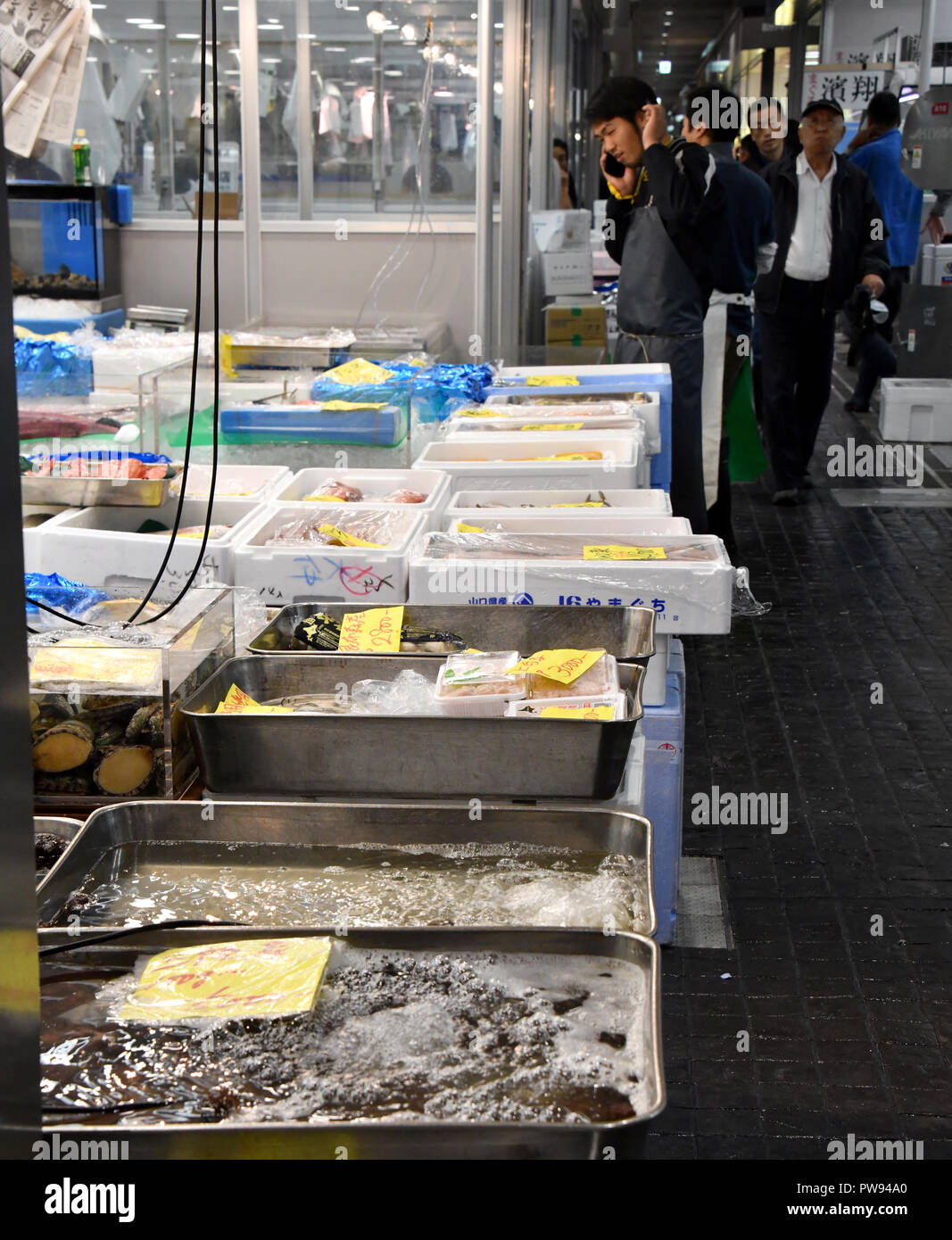 Tokyo, Japan. 13th Oct, 2018. Tokyos new landmark, a new fish market ...