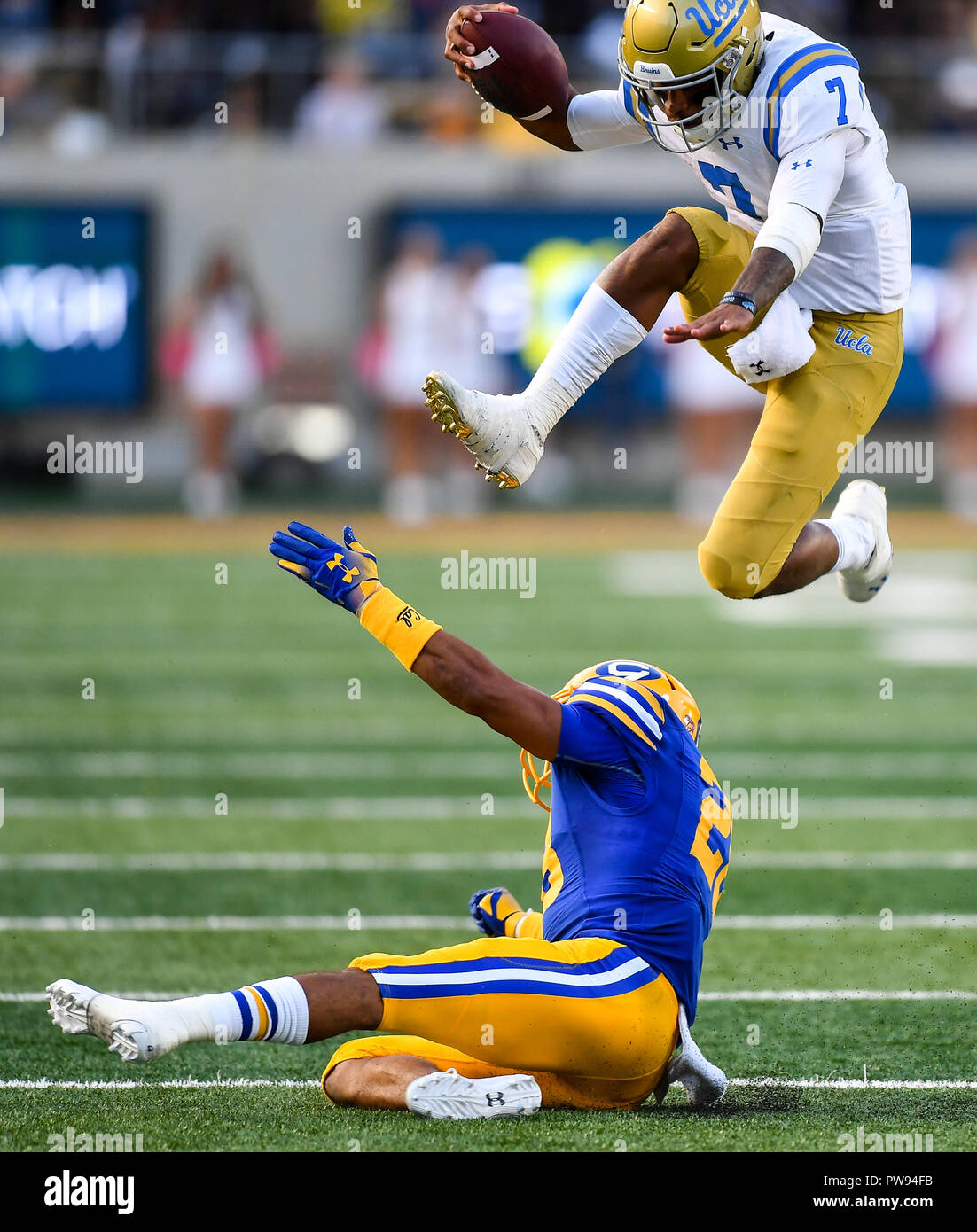 Berkeley, California, USA. 13th Oct, 2018. UCLA Bruins quarterback ...