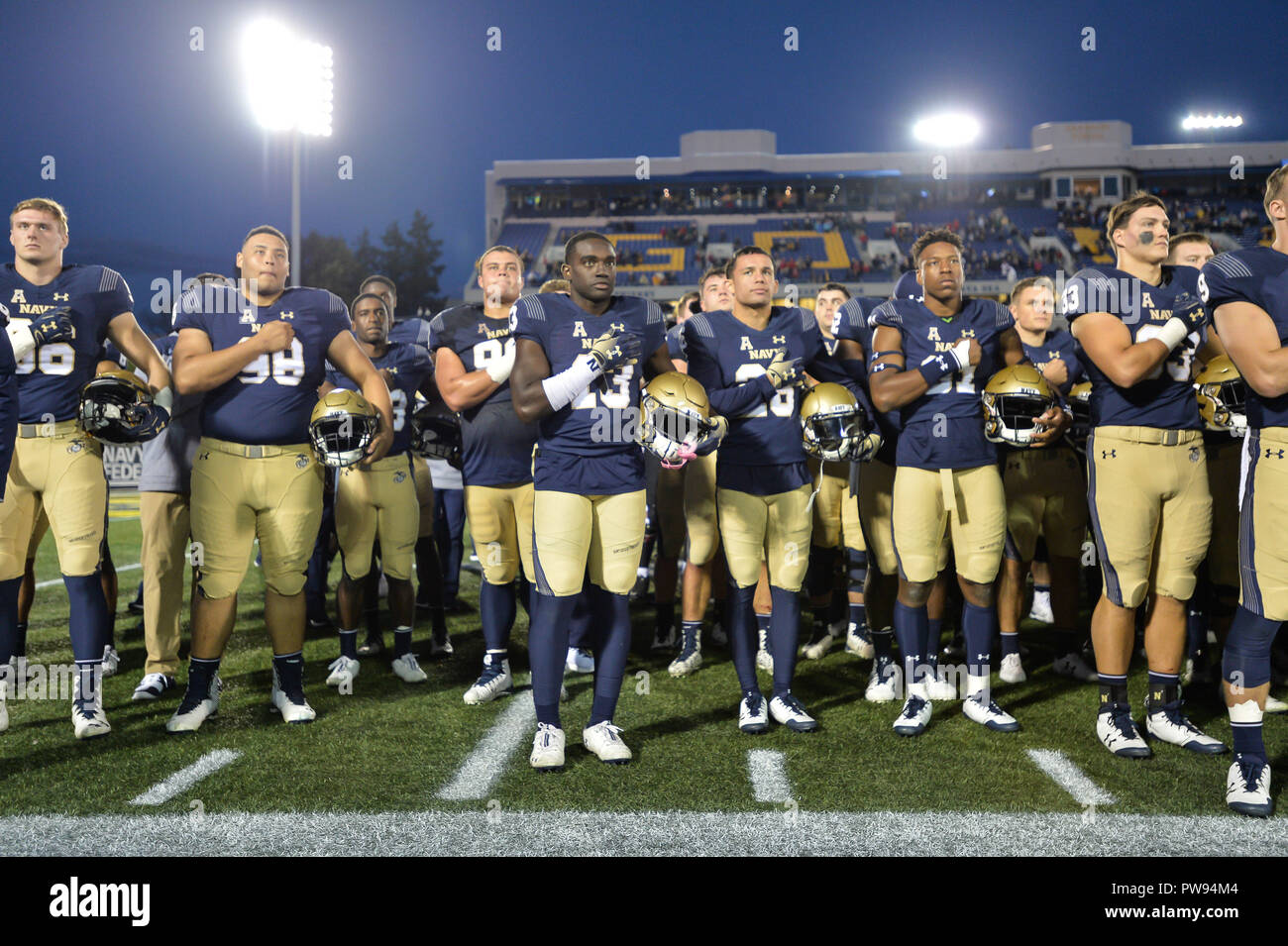 Annapolis, Maryland, USA. 13th Oct, 2018. The Midshipmen sing the Blue ...