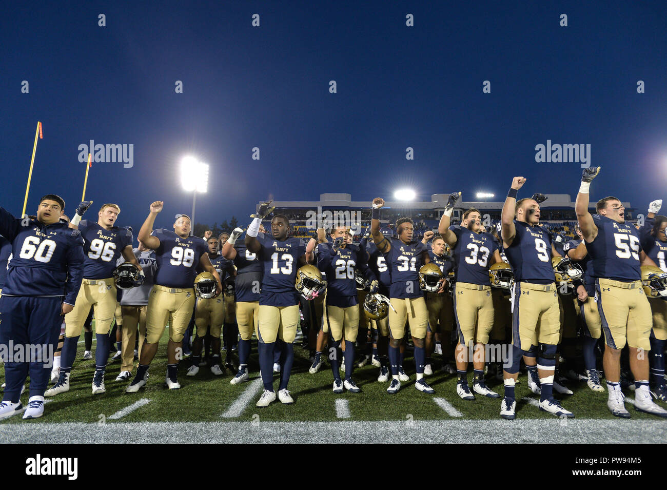 Annapolis, Maryland, USA. 13th Oct, 2018. The Midshipmen sing the Blue ...