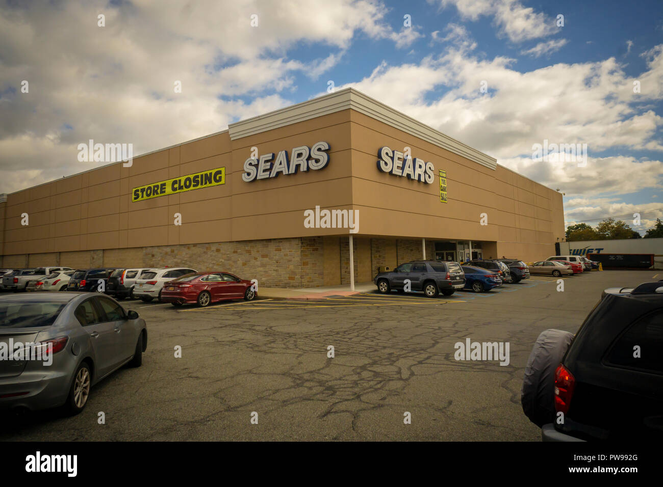 Sears in a mall hi-res stock photography and images - Alamy